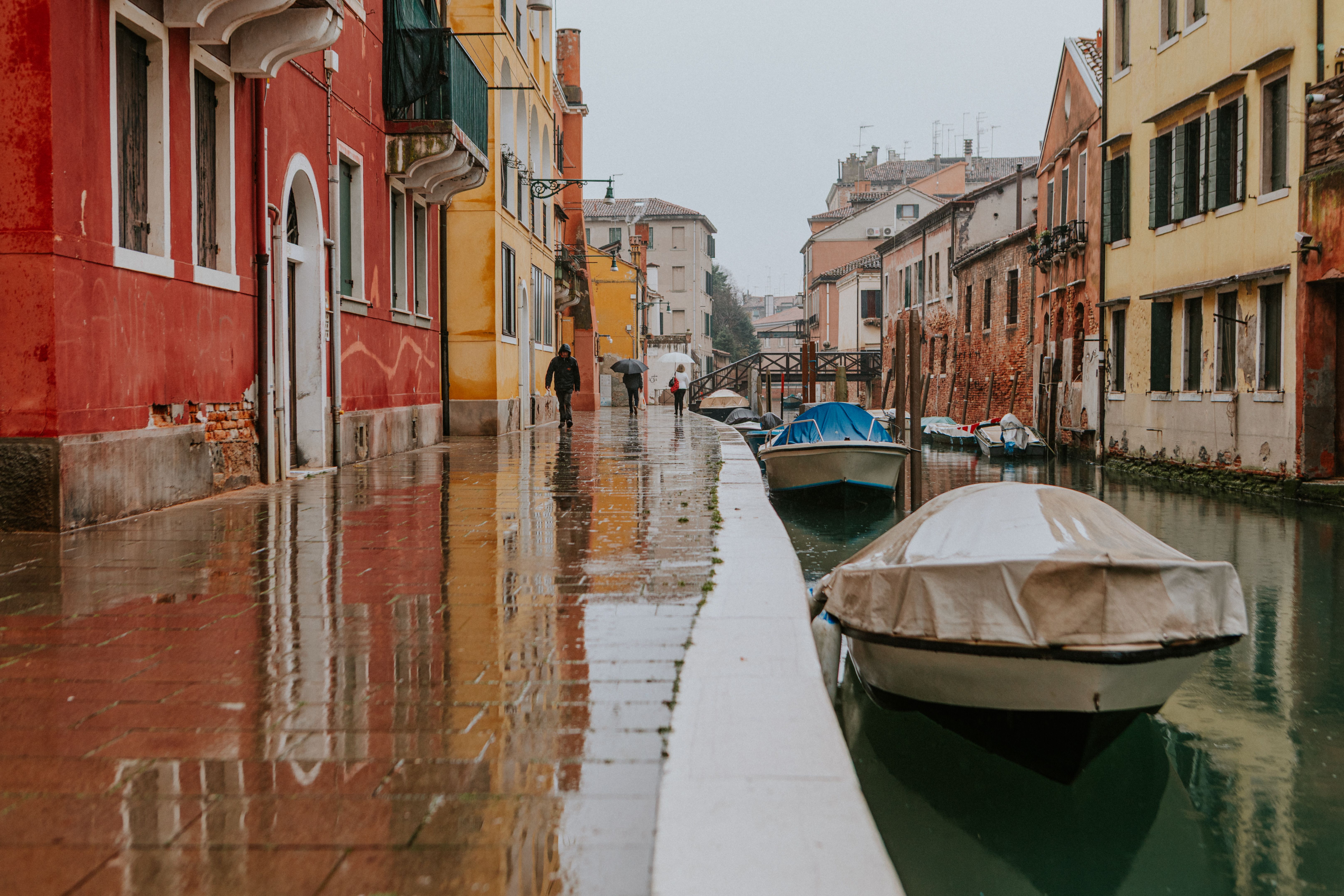 Rainy Venice Canal with Colorful Buildings · Free Stock Photo