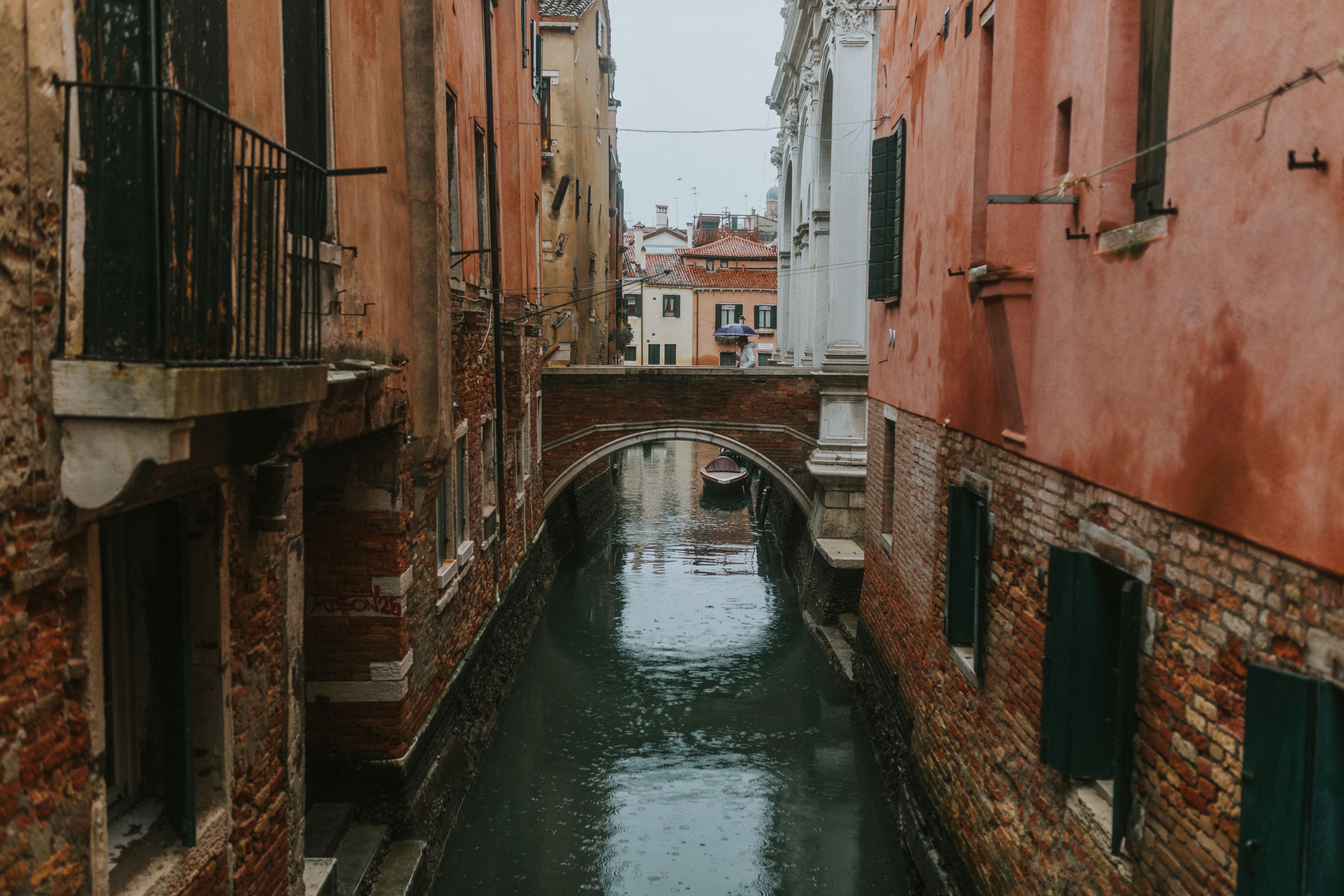 Scenic Canal View in Historic Venice, Italy · Free Stock Photo