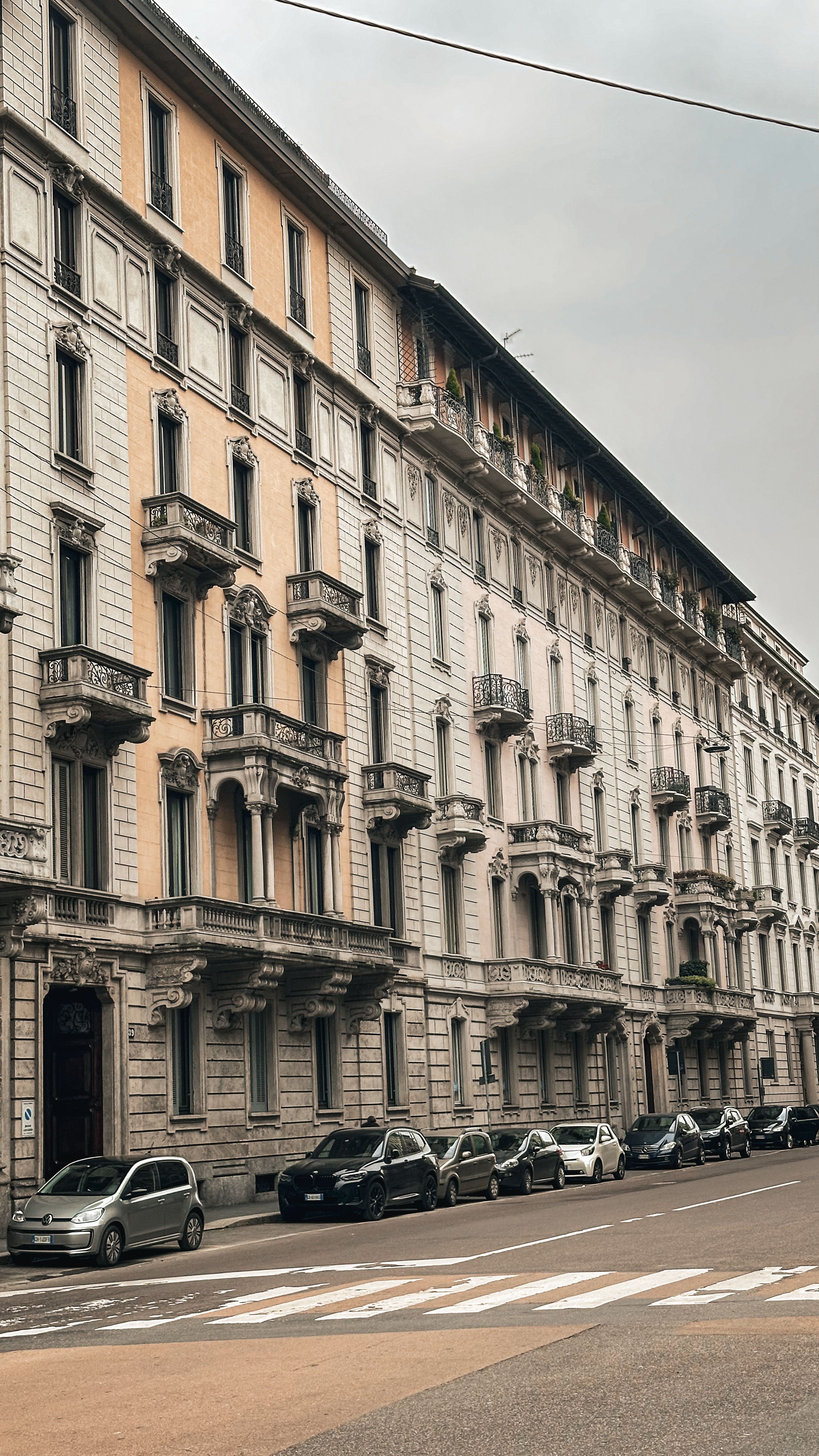 Elegant European Street with Historic Buildings · Free Stock Photo