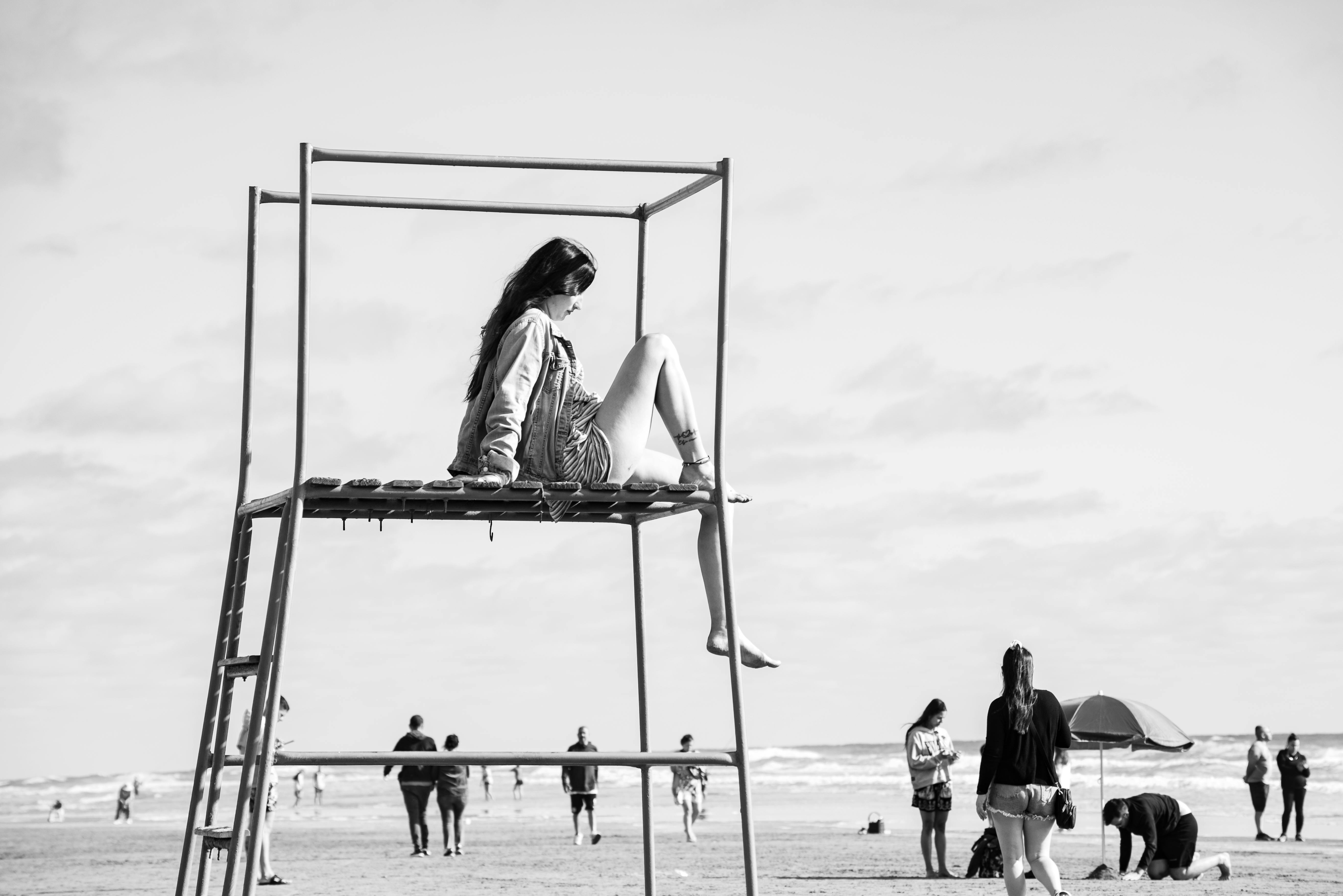 Monochrome Beach Scene at La Lucila del Mar · Free Stock Photo