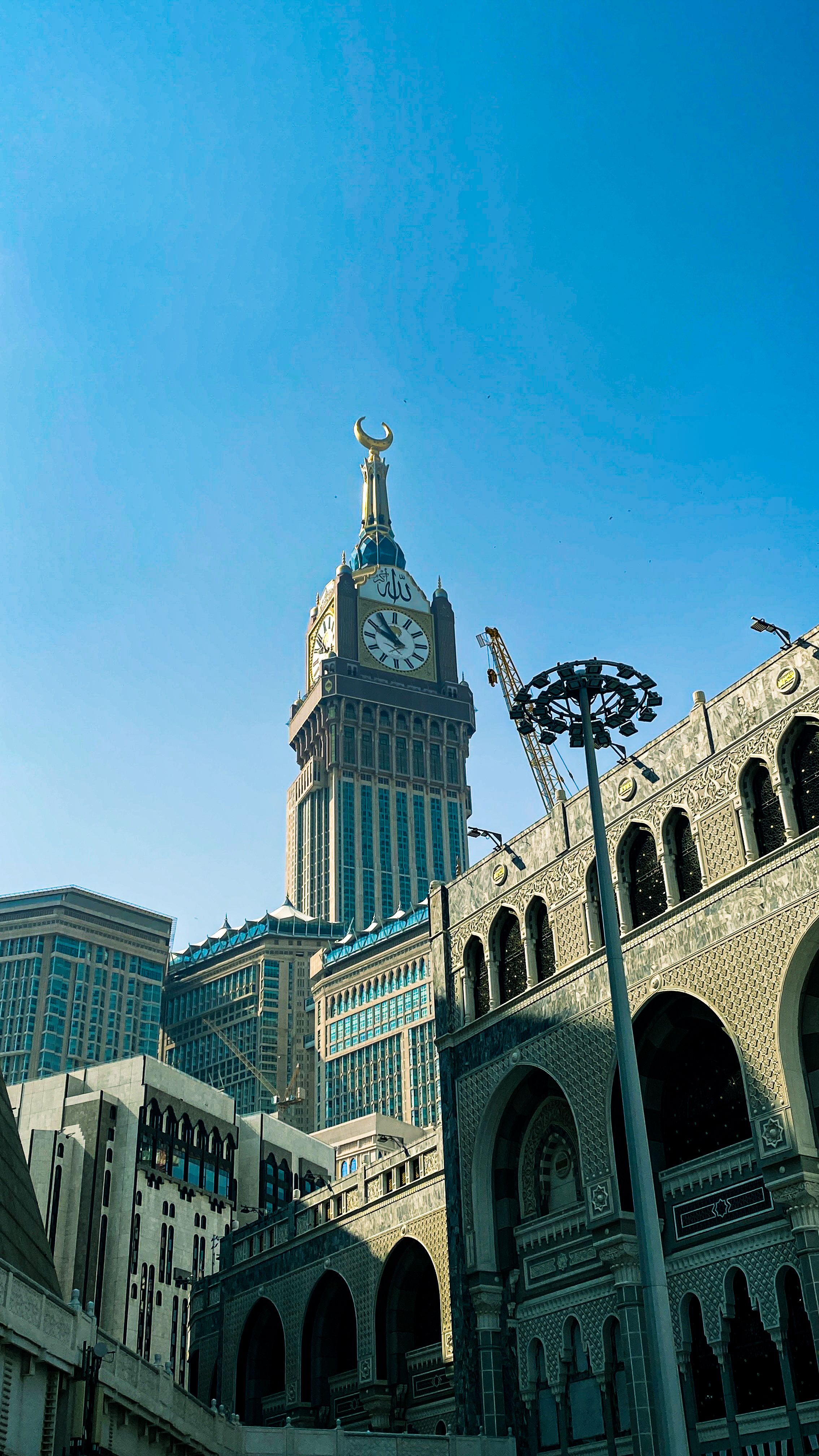 Abraj Al Bait Clock Tower in Makkah, Saudi Arabia · Free Stock Photo