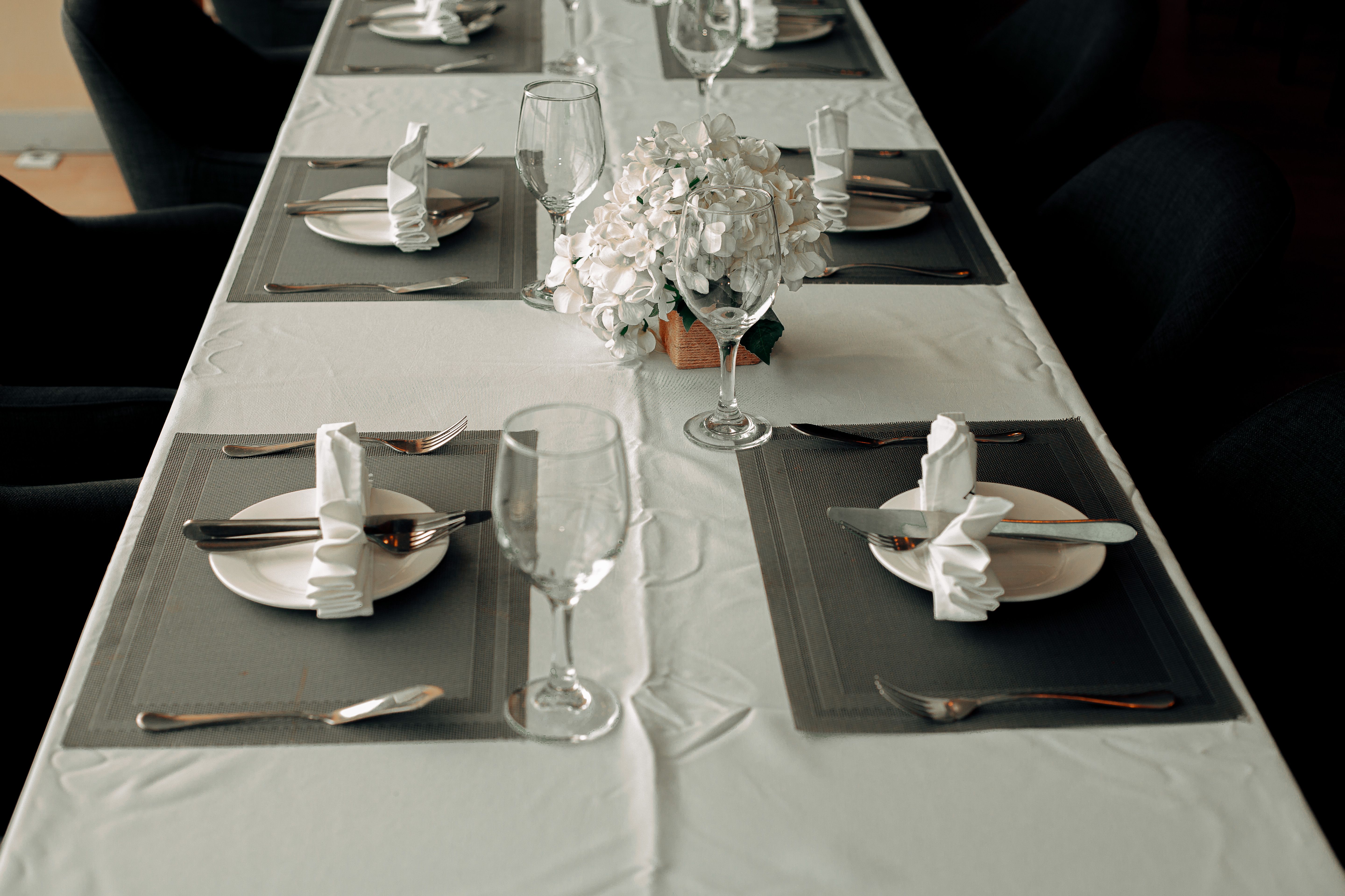 Elegante Mesa Para Evento Formal · Foto de stock gratuita