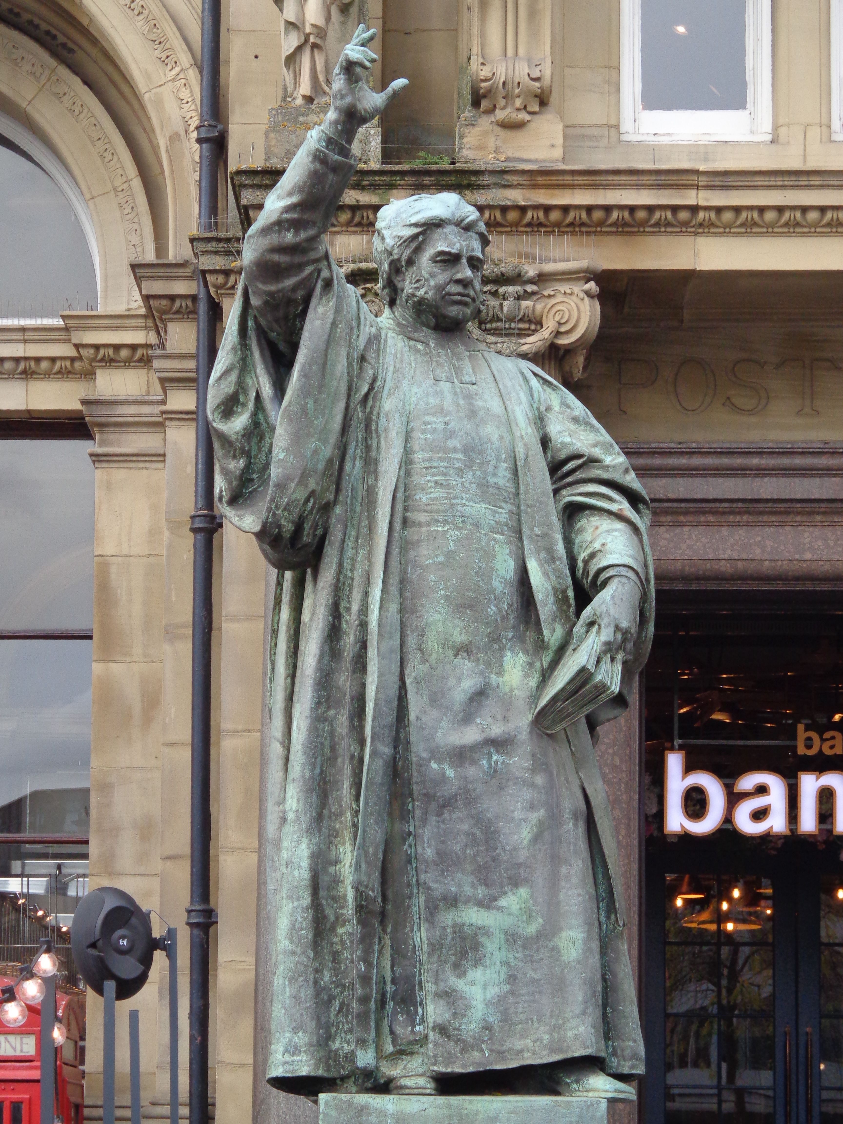 Historic Statue in Leeds City Center · Free Stock Photo