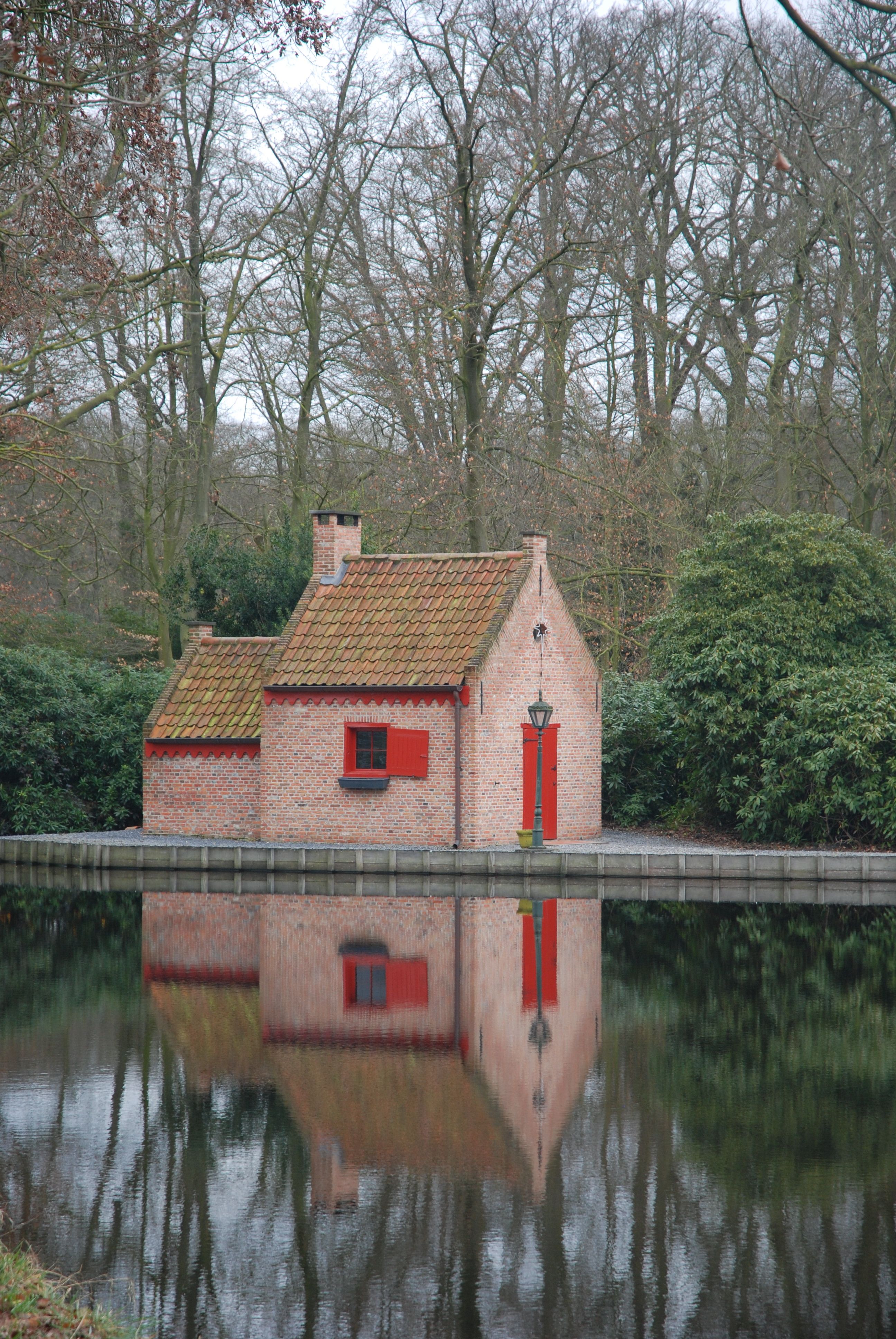 Picturesque Cottage Reflection in Forest Setting · Free Stock Photo