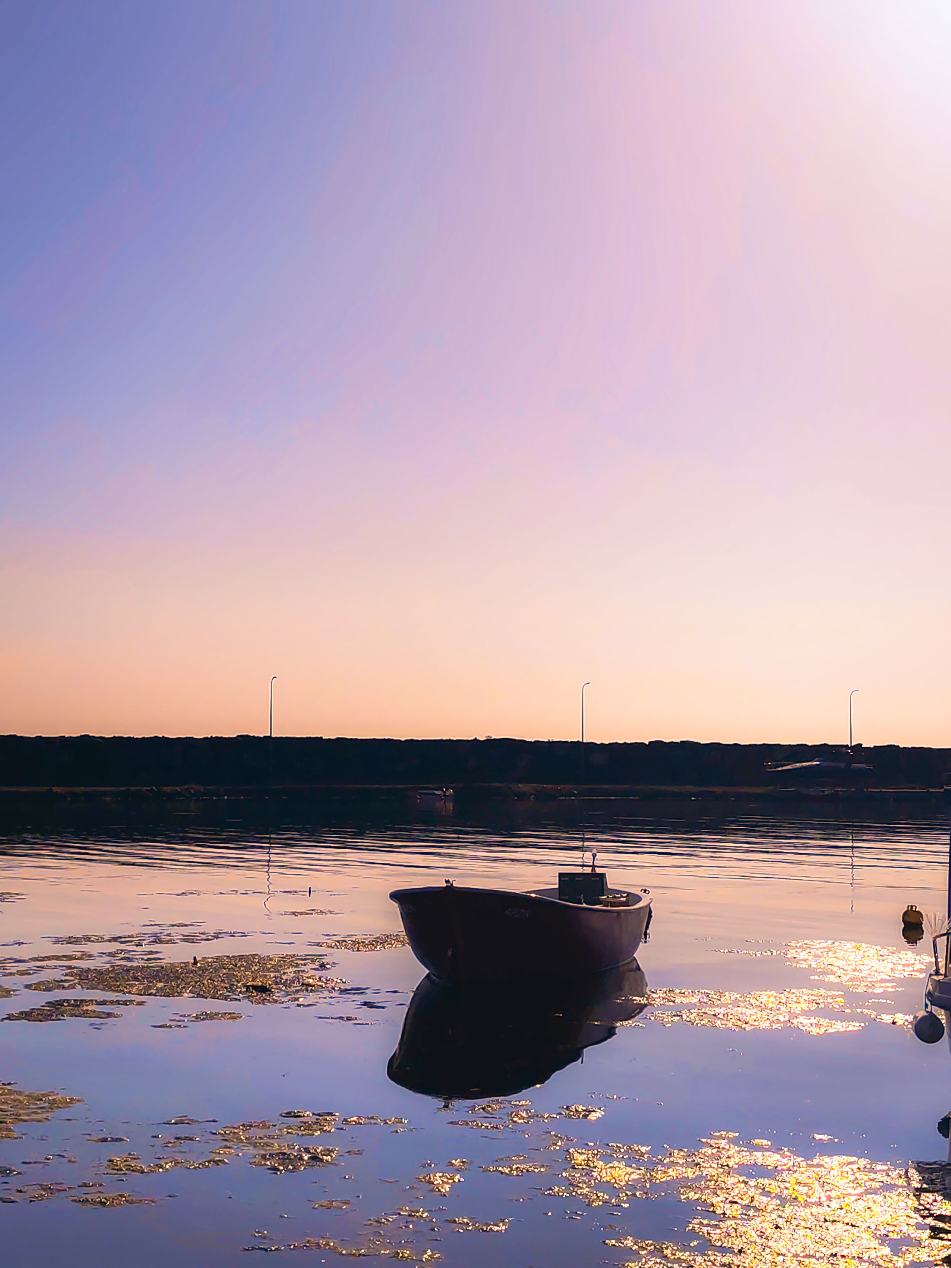 Serene Boat Reflections on a Calm Water Lake · Free Stock Photo