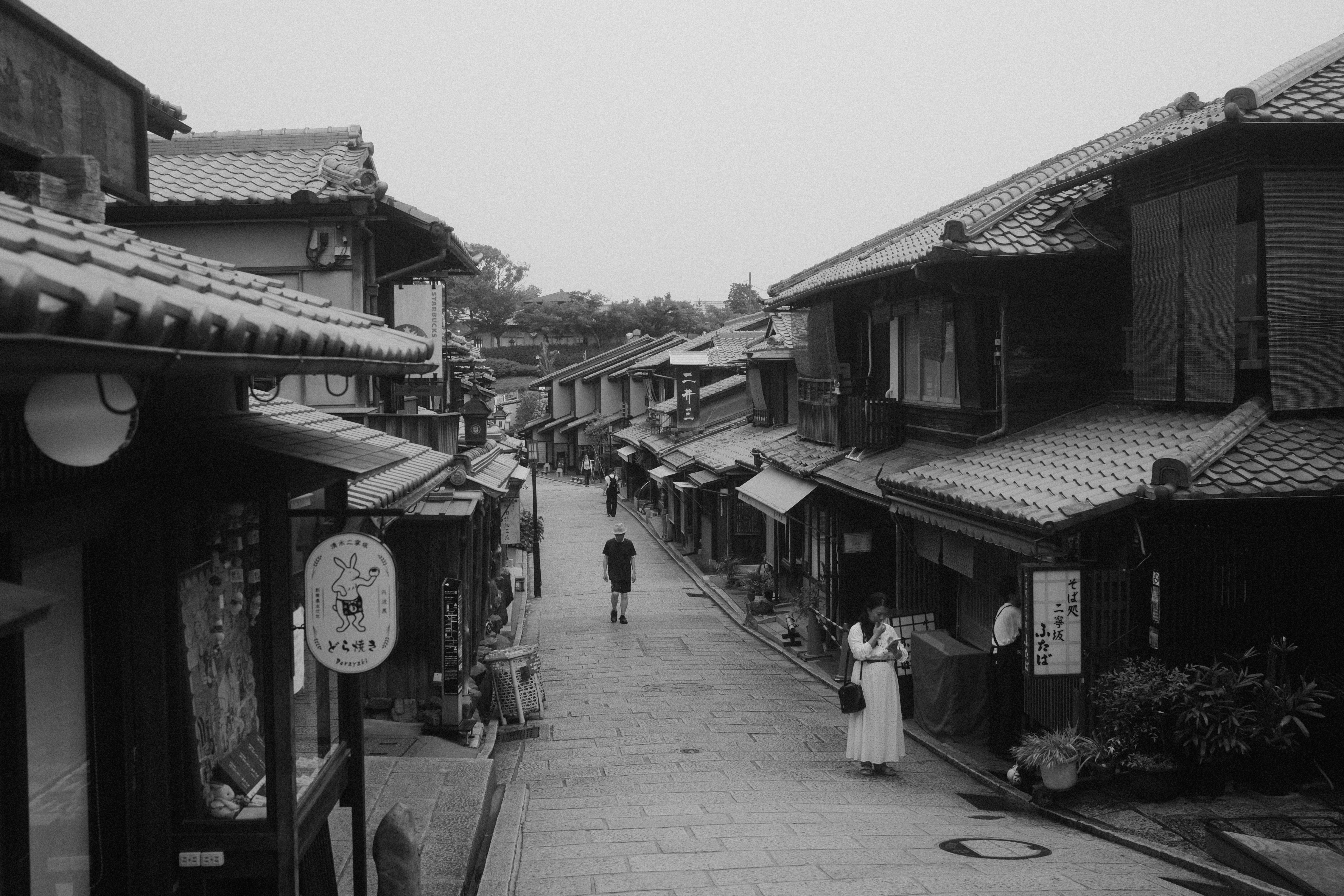 Traditional Street Scene in Kyoto, Japan · Free Stock Photo