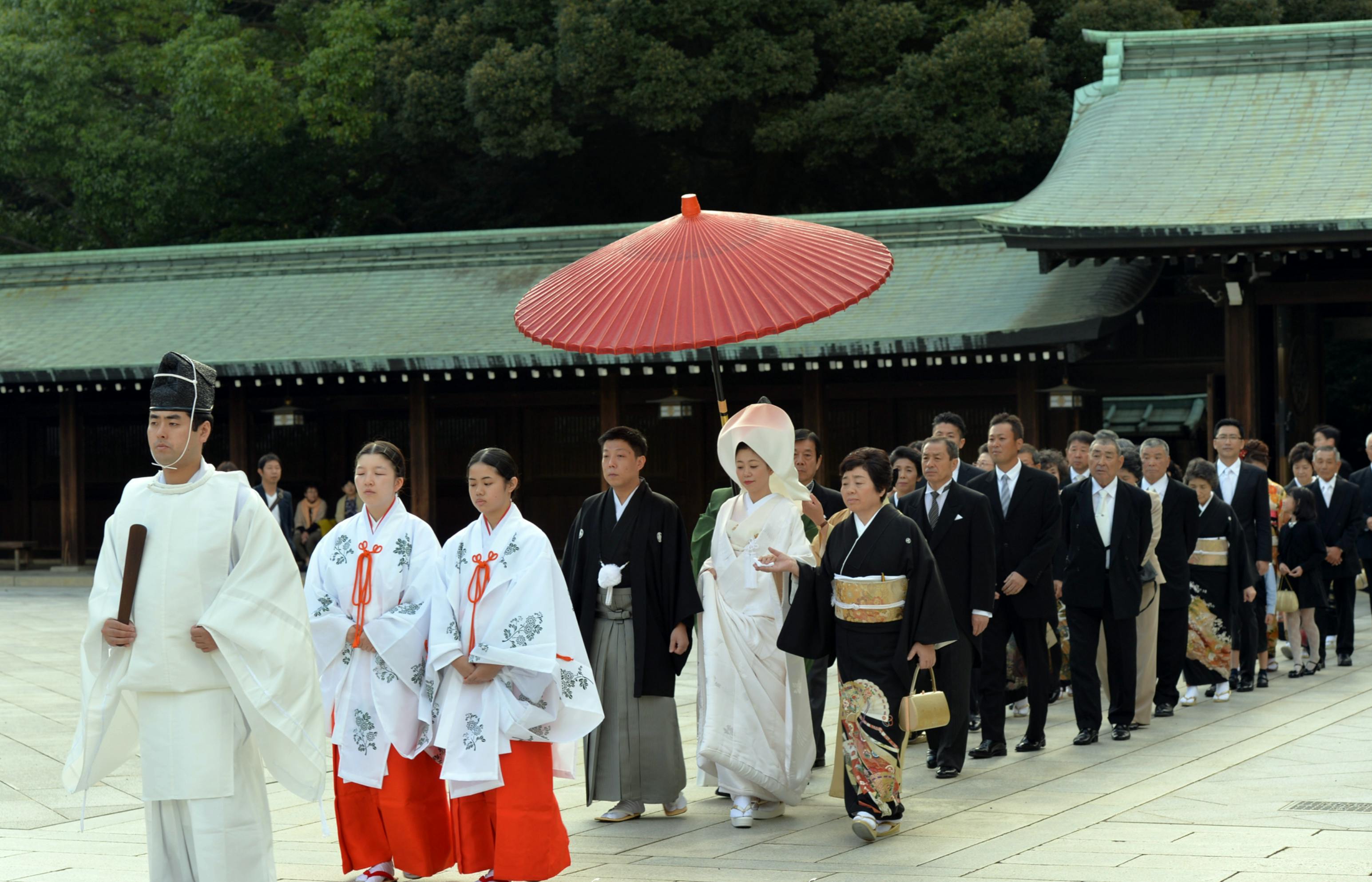 Traditional Japanese Wedding Ceremony Procession · Free Stock Photo