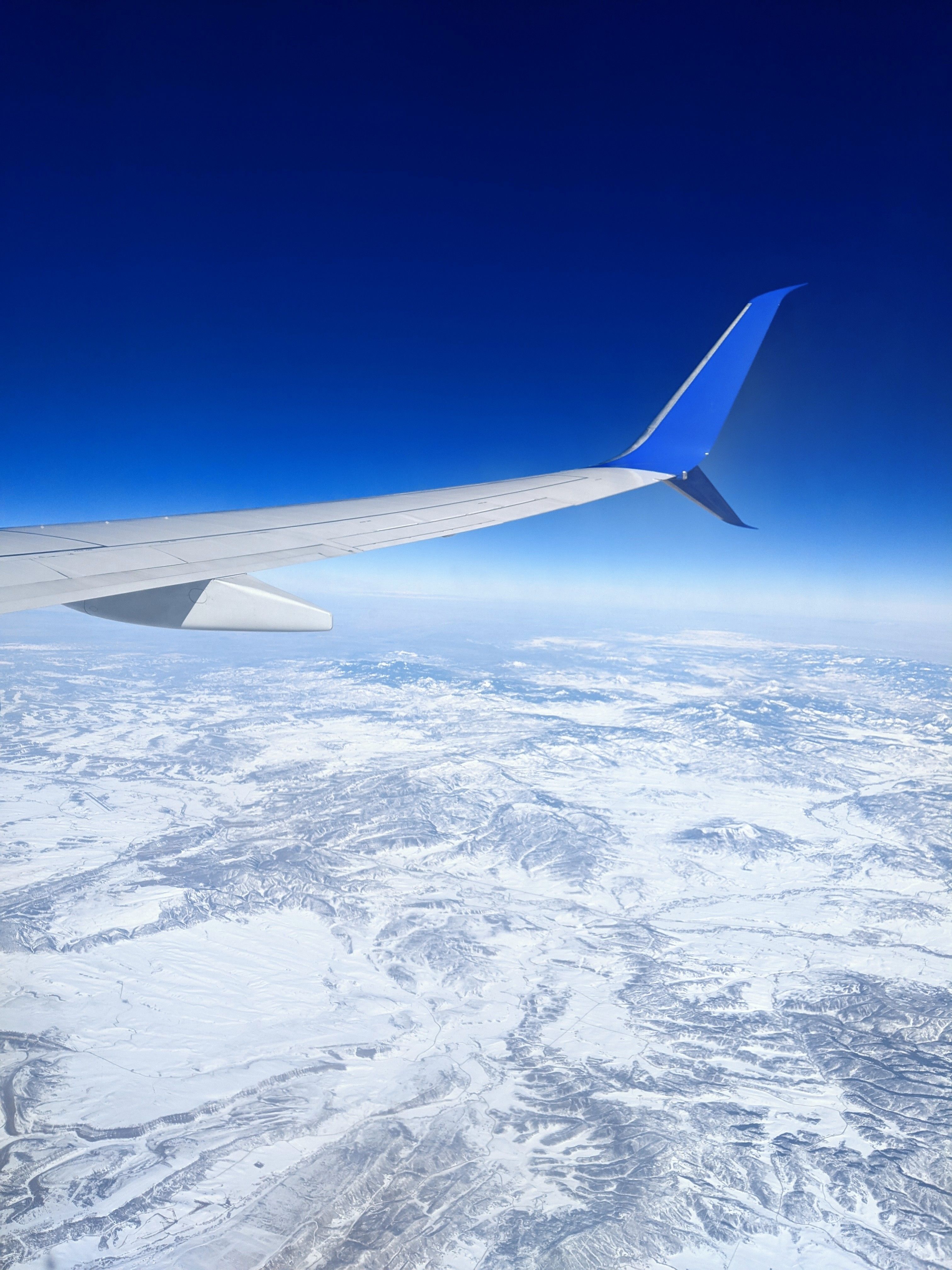 Vista Aérea De Montanhas Nevadas De Avião · Foto profissional gratuita