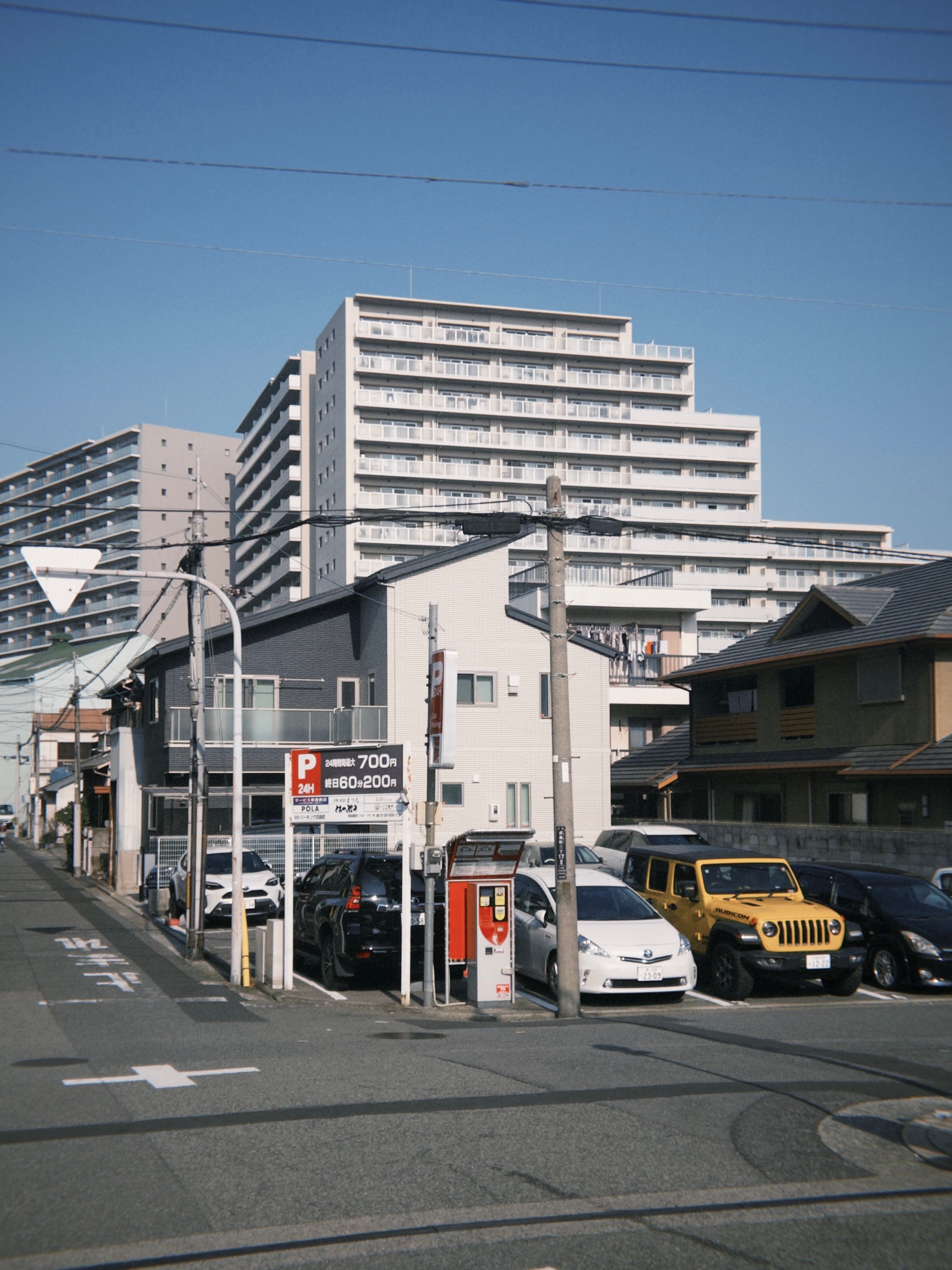 Urban Street Scene with Modern Architecture in Japan · Free Stock Photo