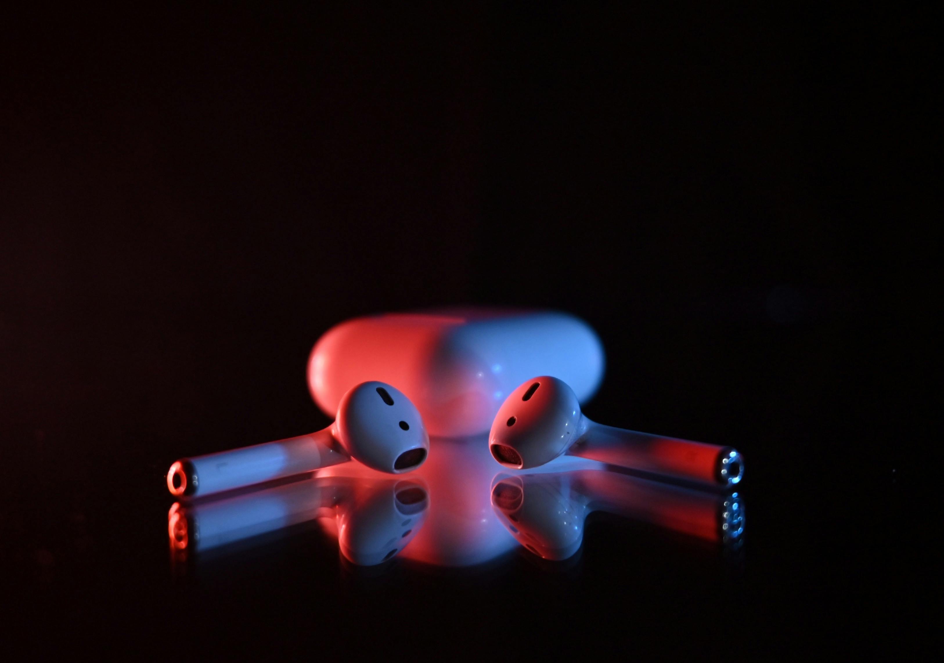 Earbuds Photos, Download The BEST Free Earbuds Stock Photos & HD Images