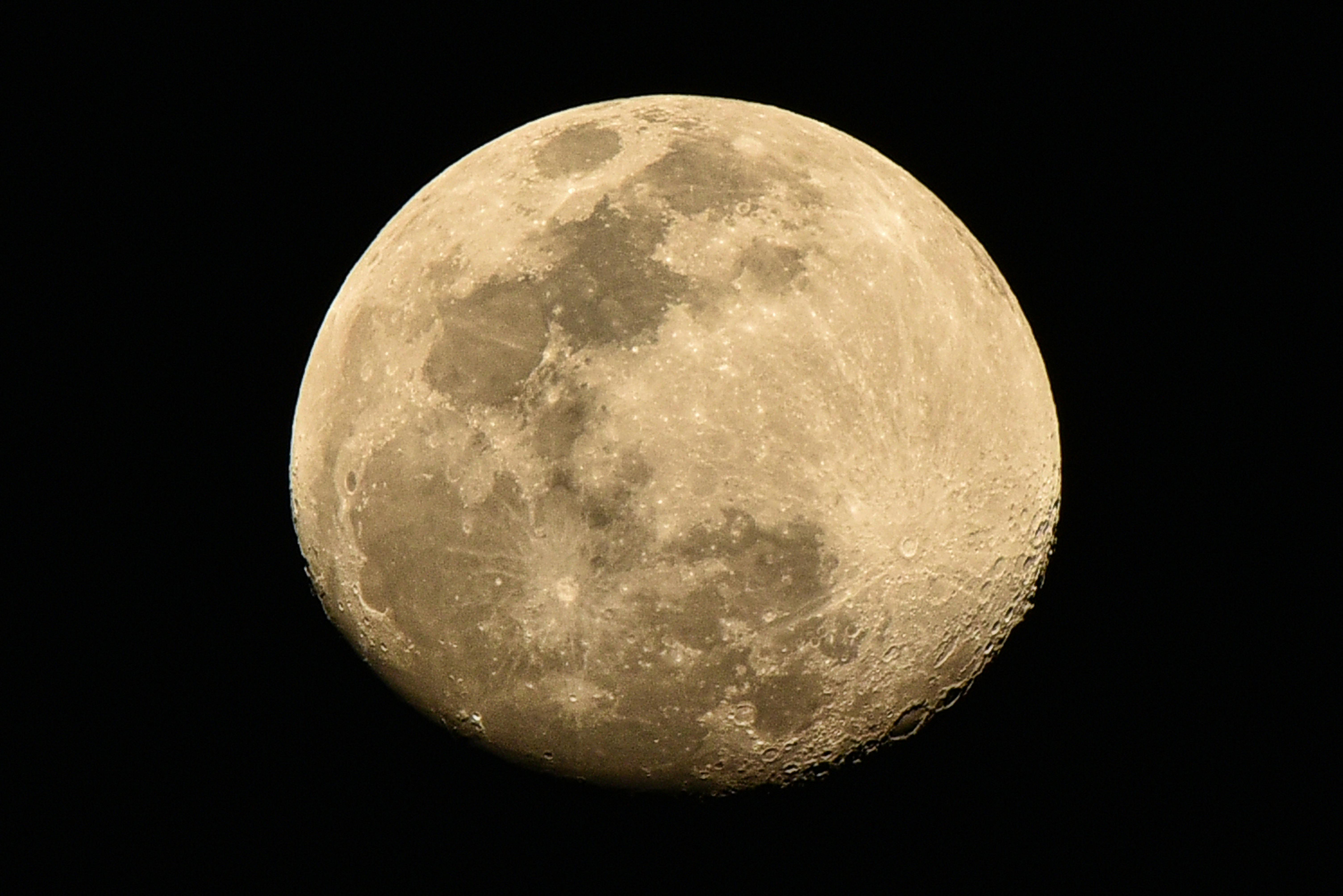 Full Moon · Free Stock Photo