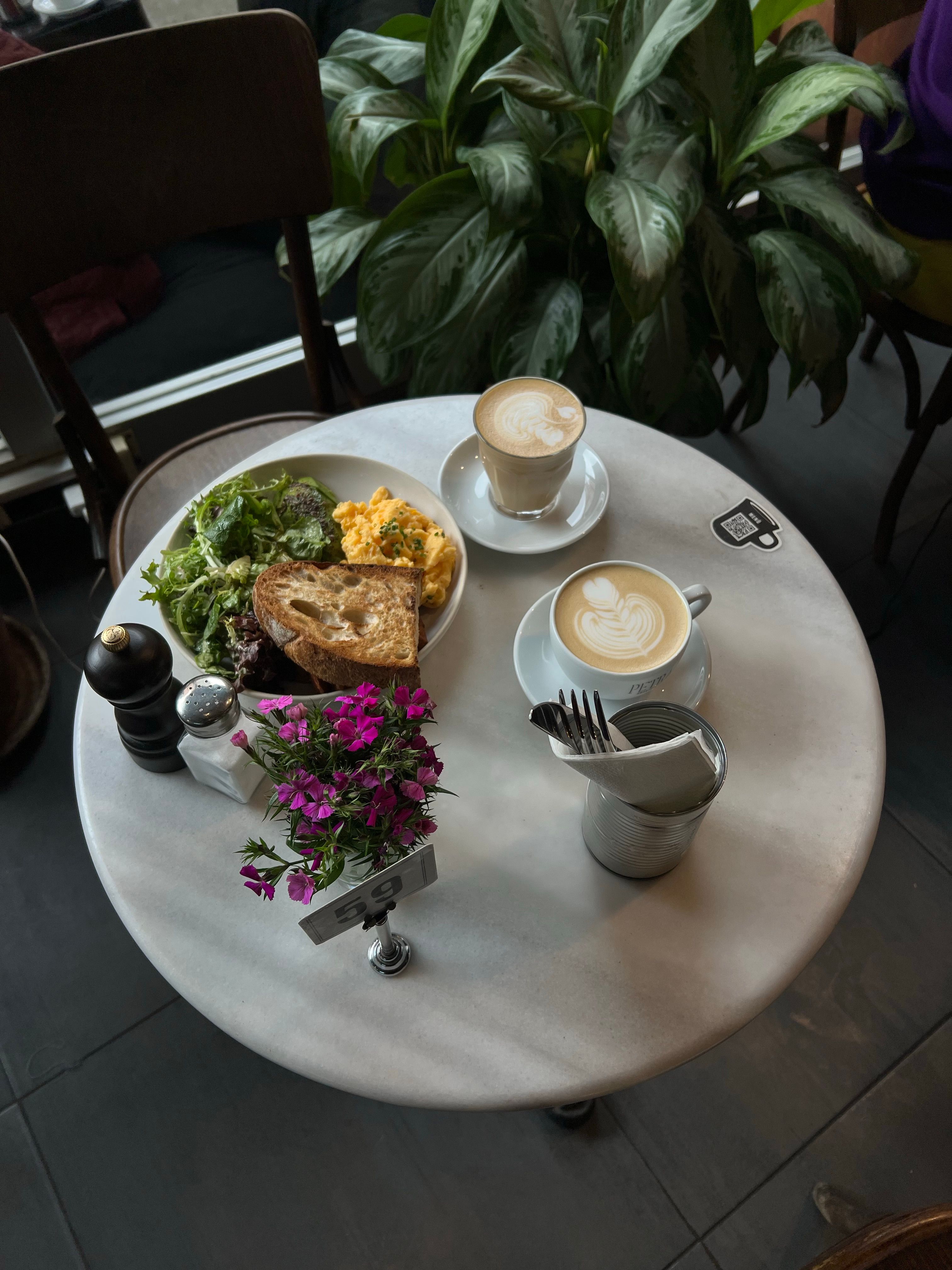 Cozy Café Brunch with Coffee and Fresh Salad · Free Stock Photo