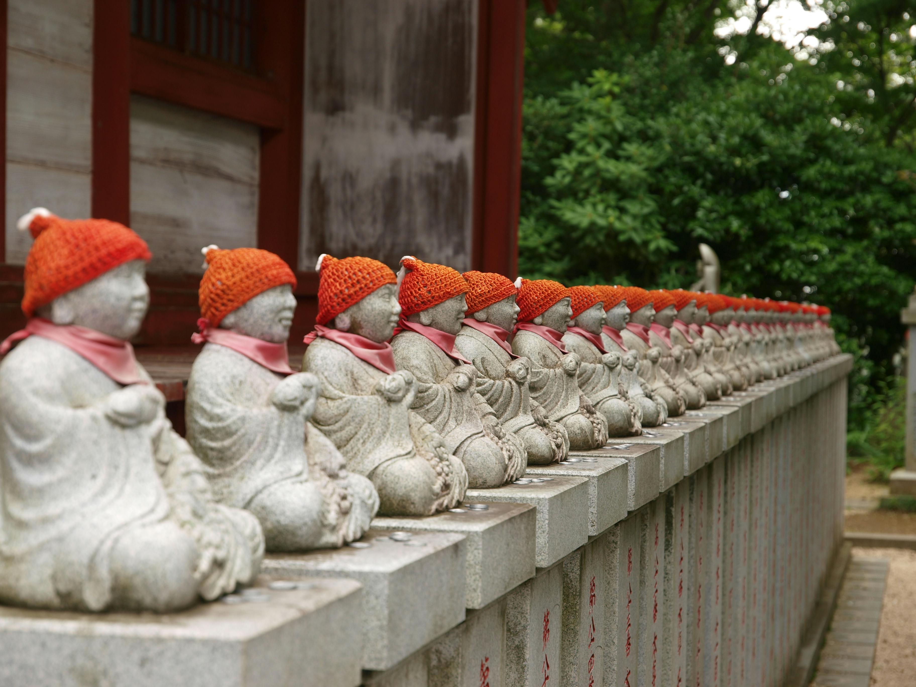 Row of Jizo Statues with Knitted Hats at Japanese Shrine · Free Stock Photo
