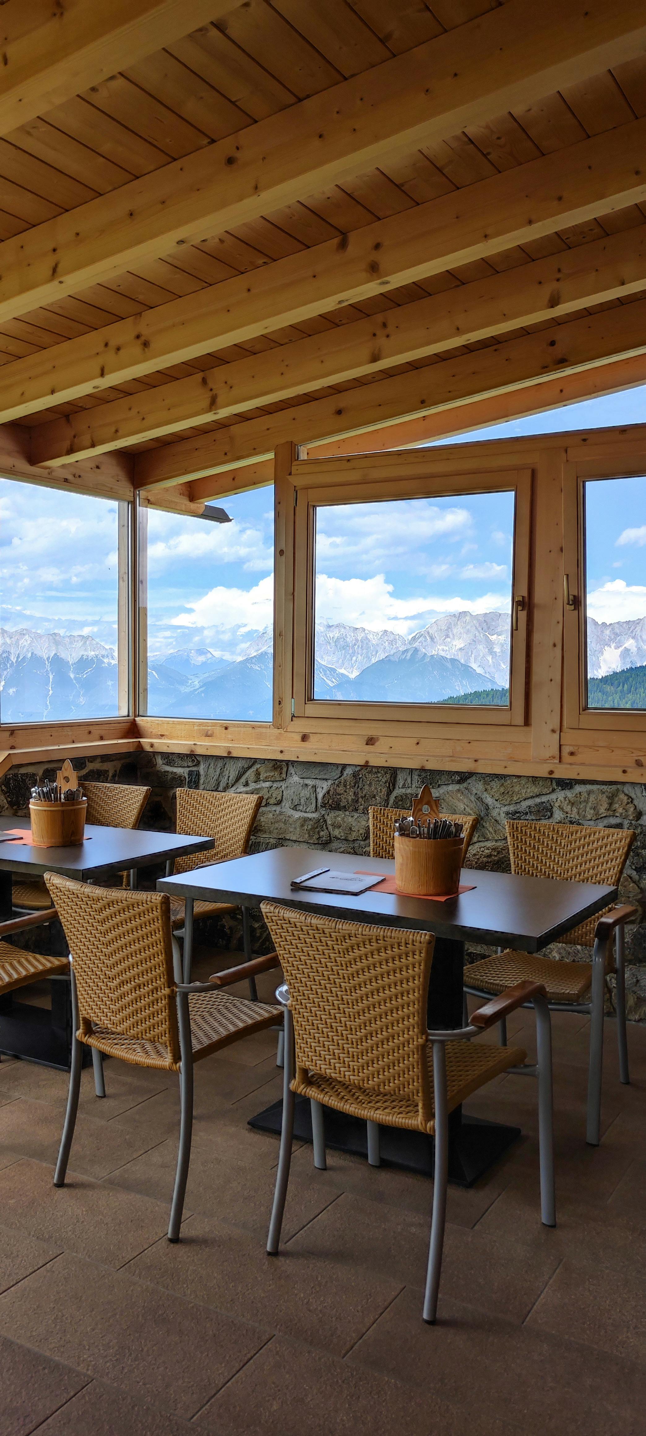 Cozy Mountain View Restaurant Interior · Free Stock Photo