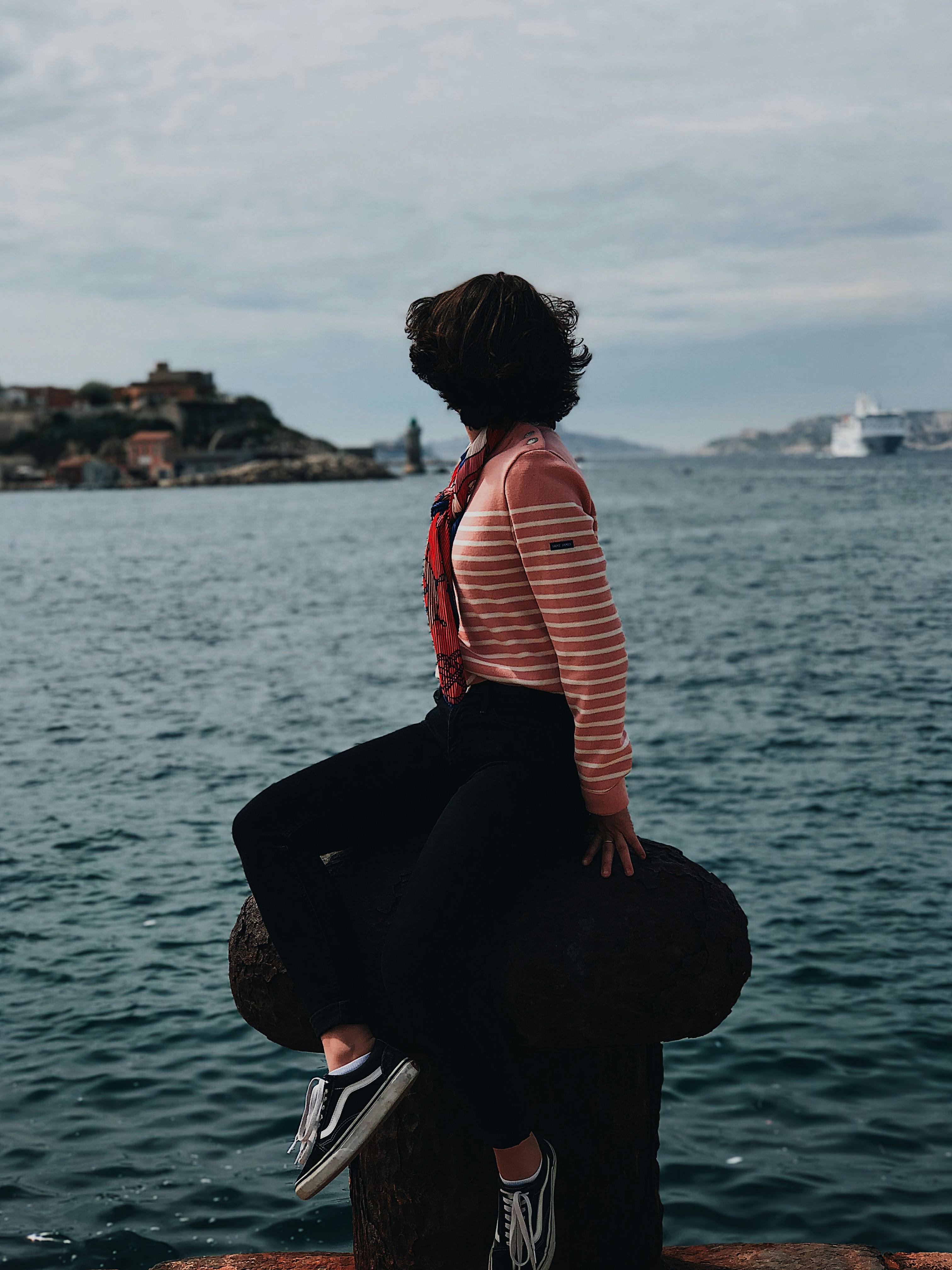 1000+ Engaging Looking Back Photos · Pexels · Free Stock Photos