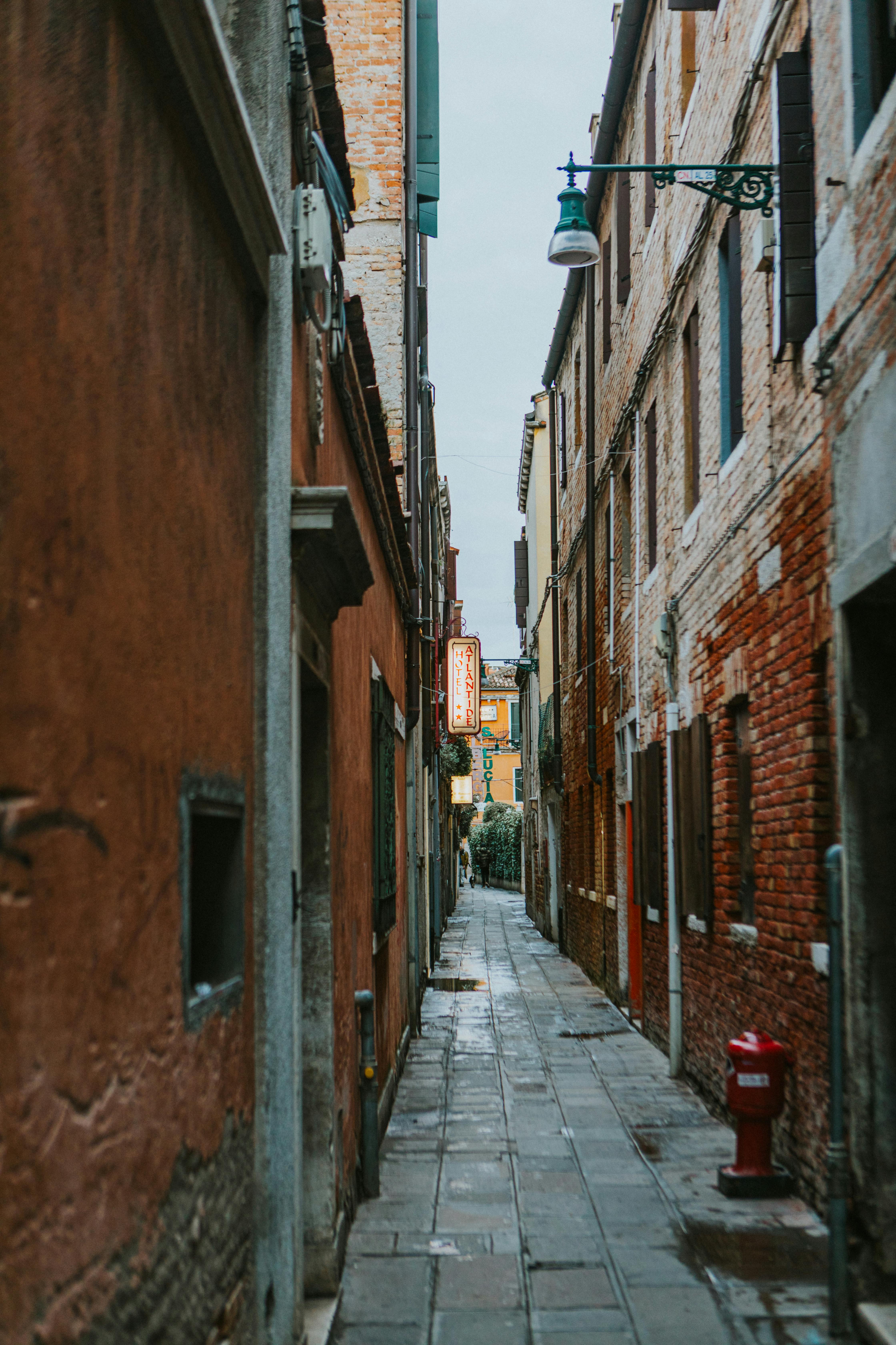 Alley Texture Photos, Download The BEST Free Alley Texture Stock Photos ...