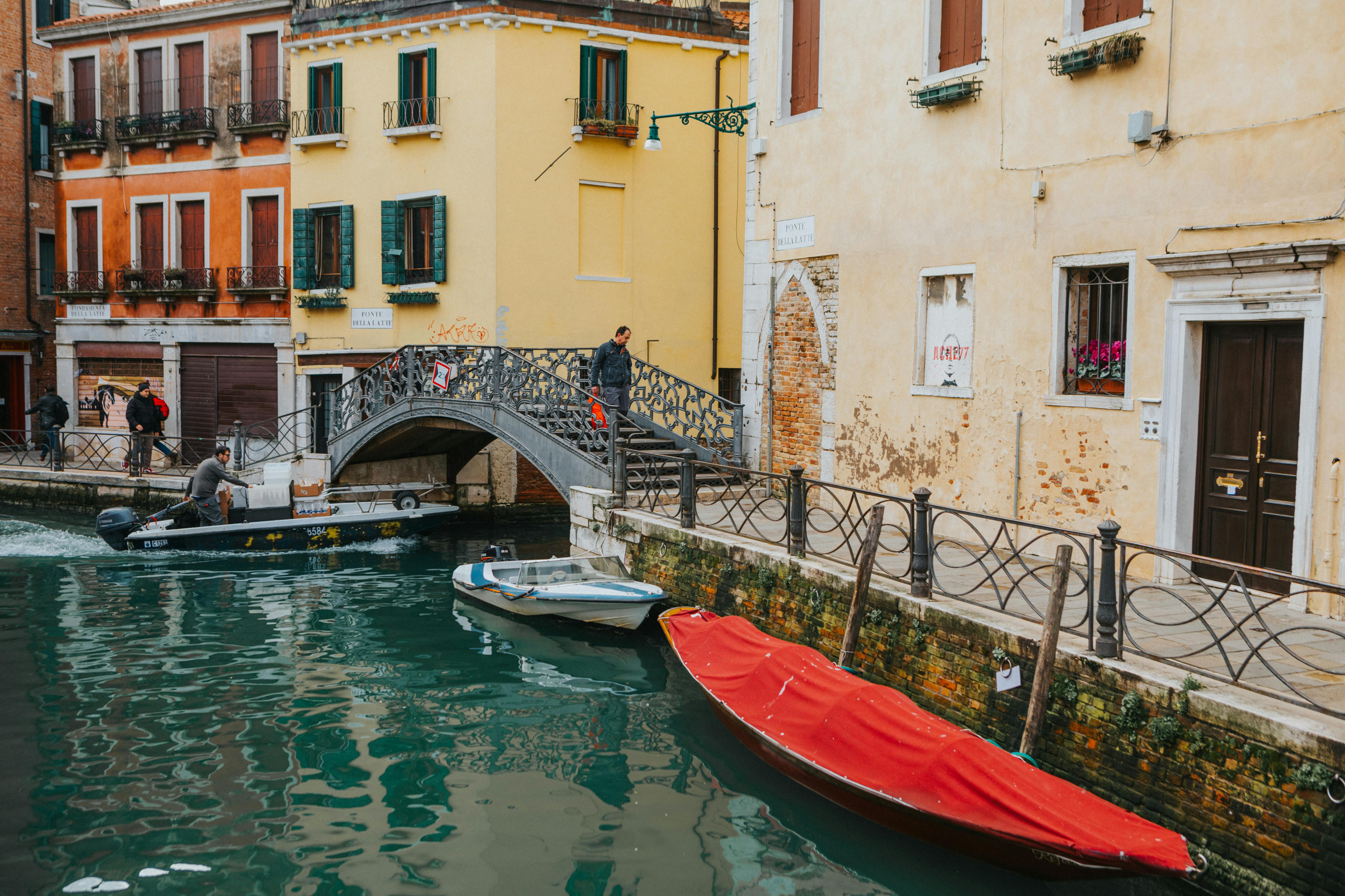 View of Canal in City · Free Stock Photo