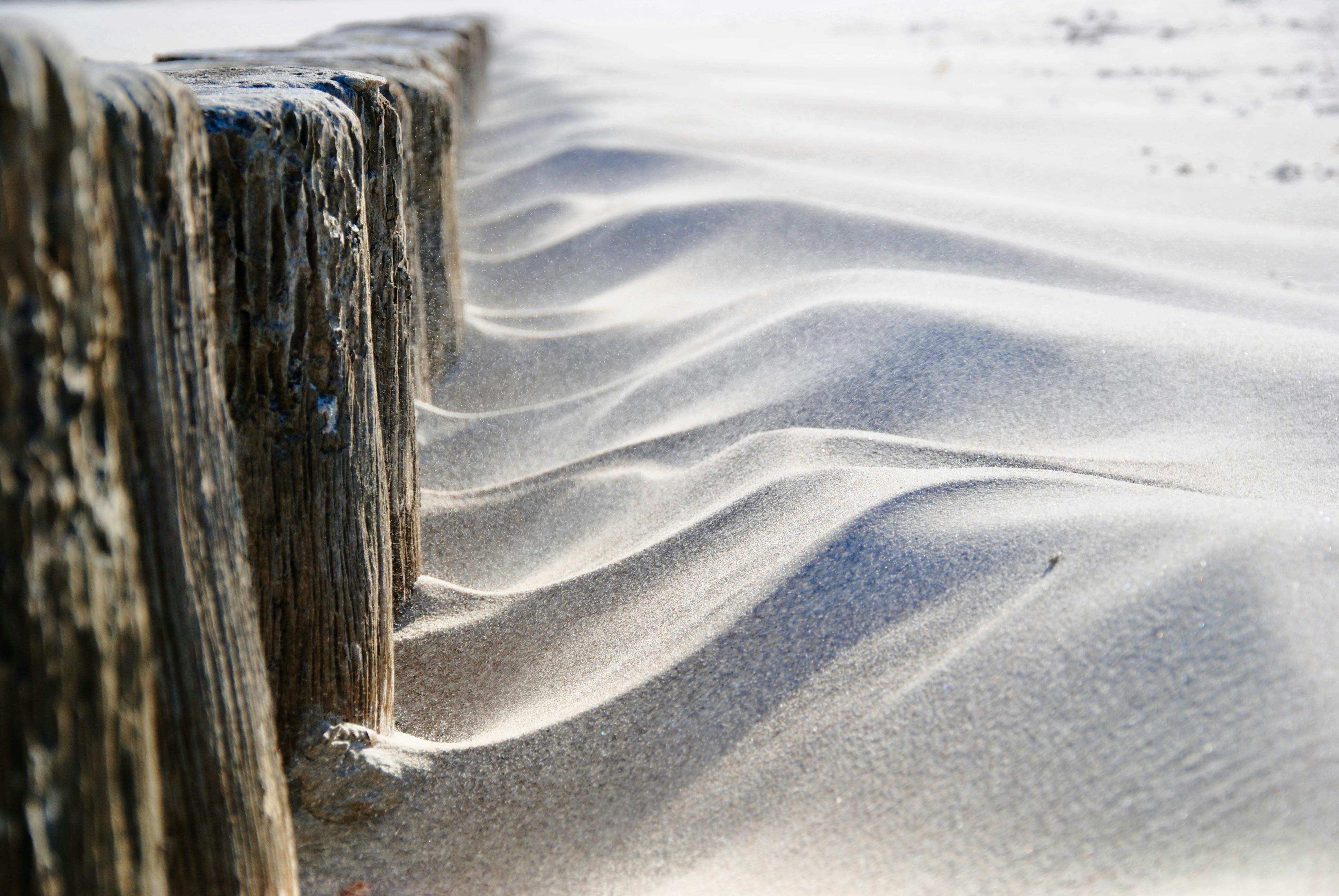 Verwitterte Buhne Am Strand Von Norderney · Foto profissional gratuita