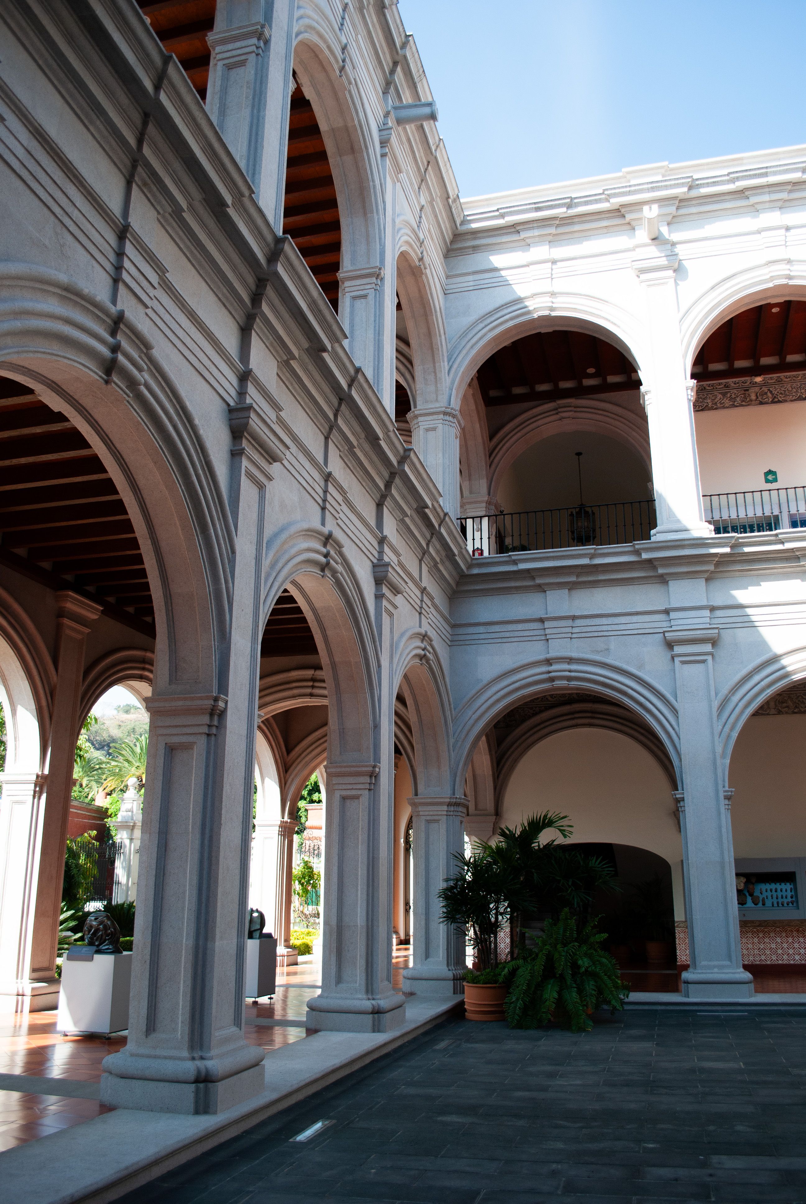 Historic Mexican Courtyard with Stone Arches · Free Stock Photo