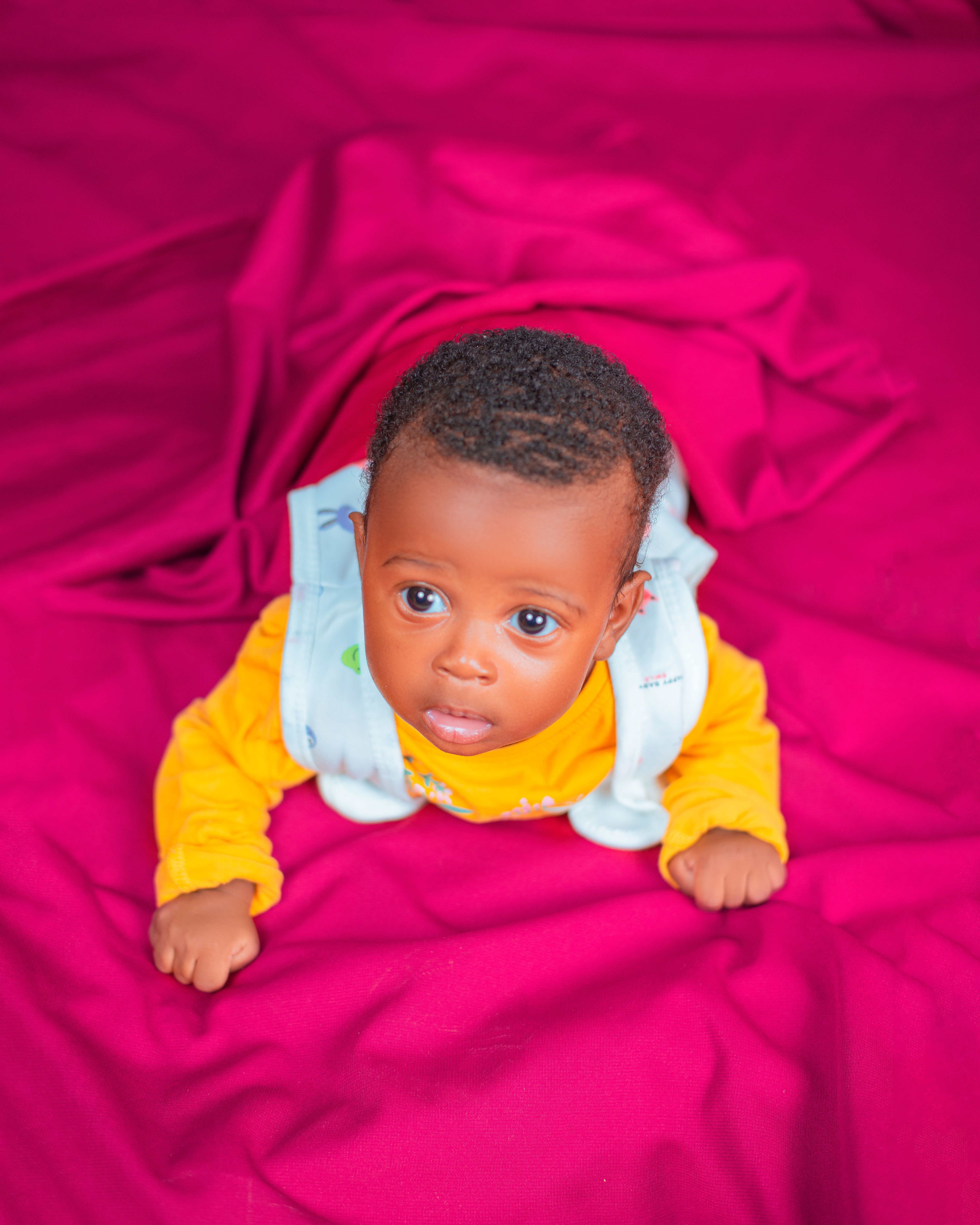 Photo gratuite de adorable, arrière plan rose, bébé, bébé adorable ...