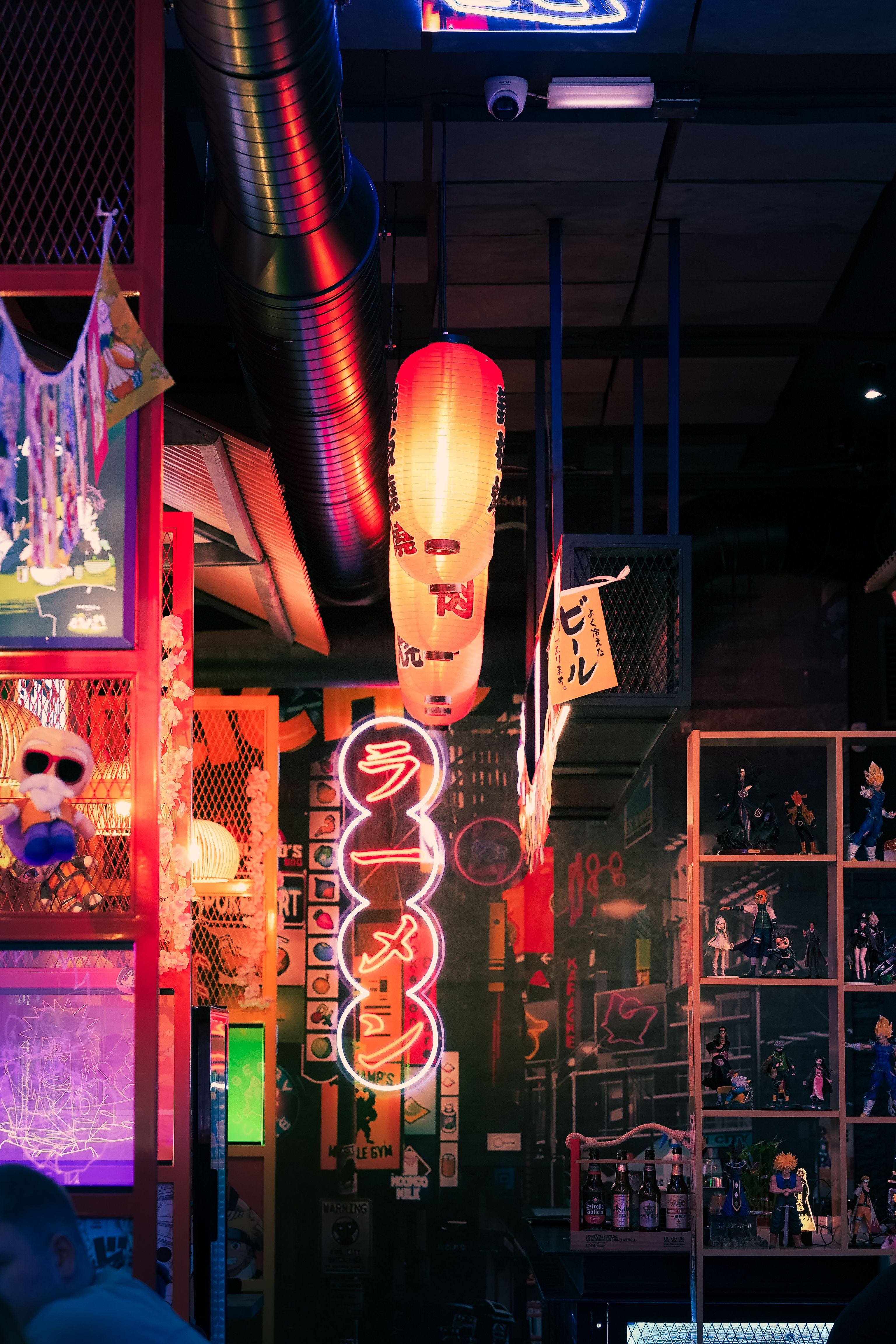 Vibrant Tokyo Restaurant Scene with Neon Glow · Free Stock Photo