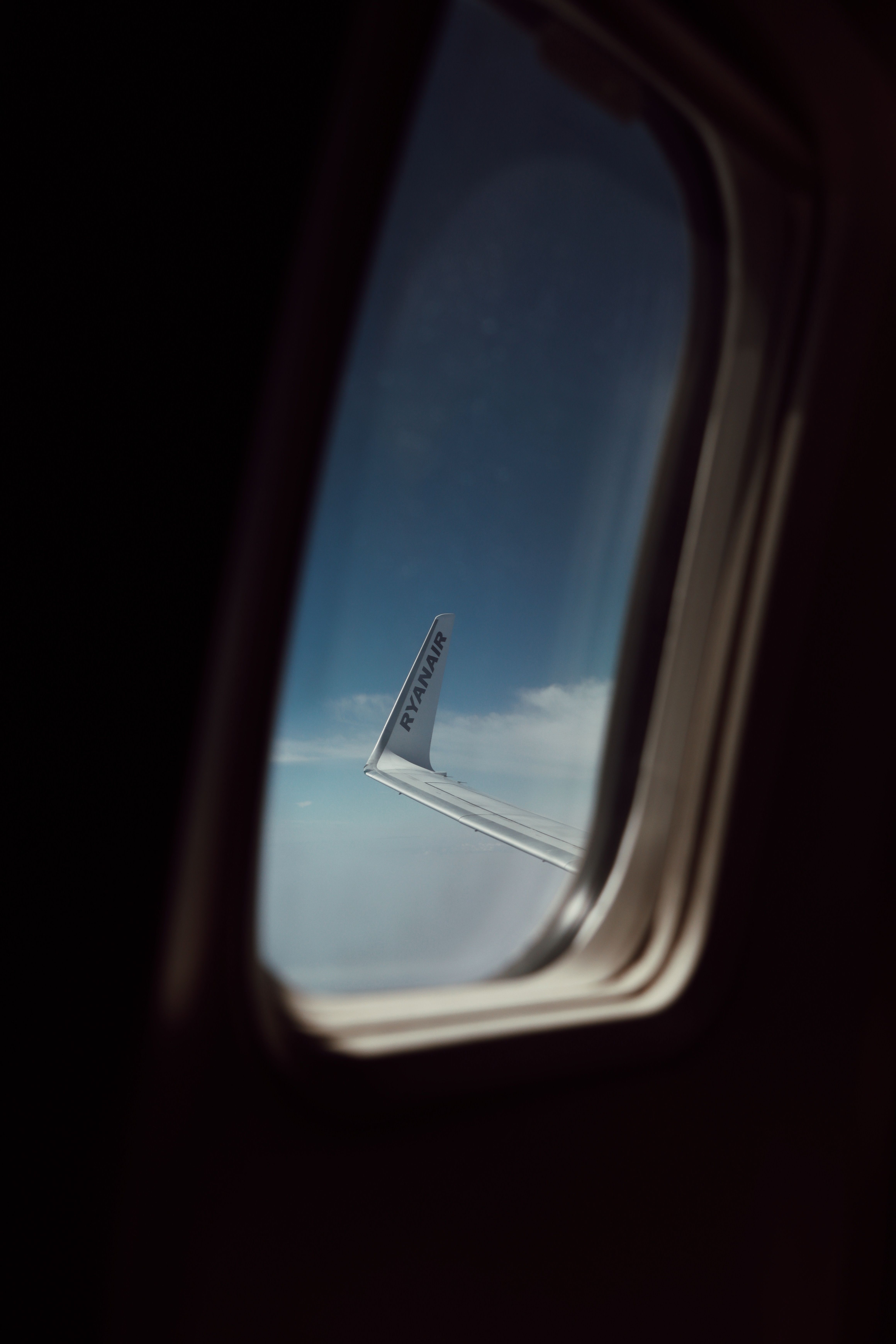 Vista Aérea Da Asa Do Avião Sobre O Céu Da Sicília · Foto profissional ...