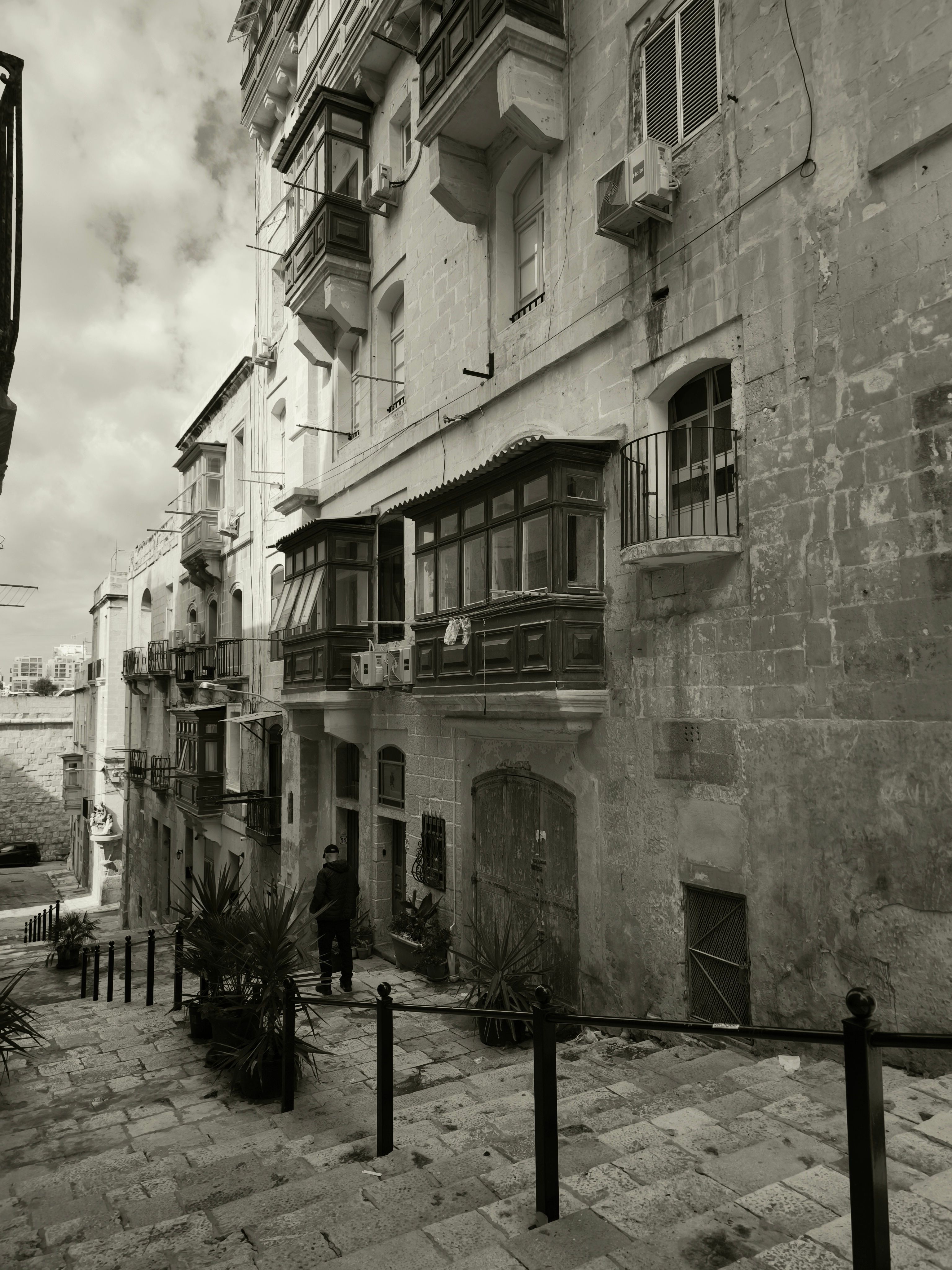 Historic European Street with Vintage Architecture · Free Stock Photo