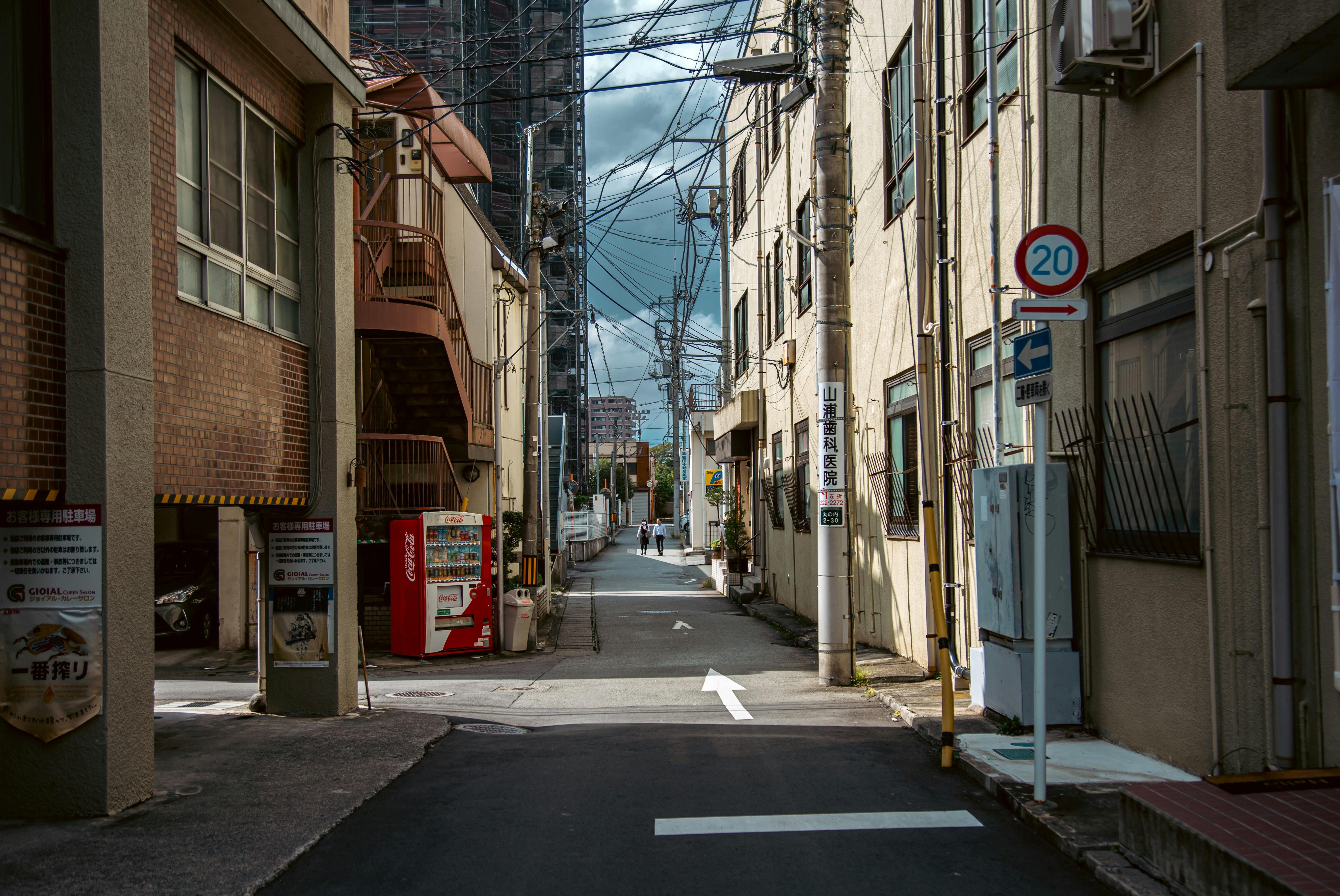 Urban Alleyway in Tokyo with Red Vending Machine · Free Stock Photo