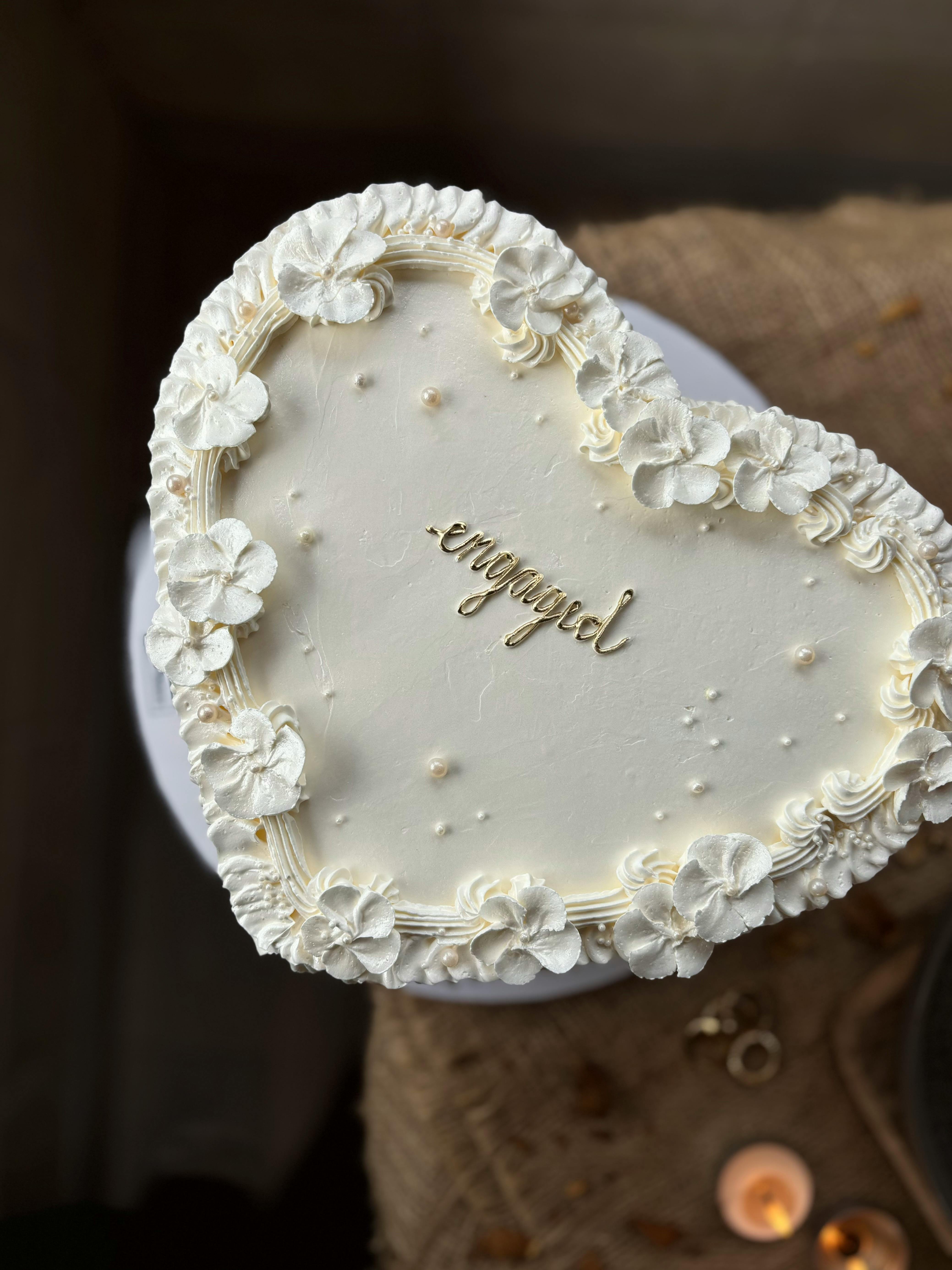 Heart-shaped engagement cake with floral design · Free Stock Photo
