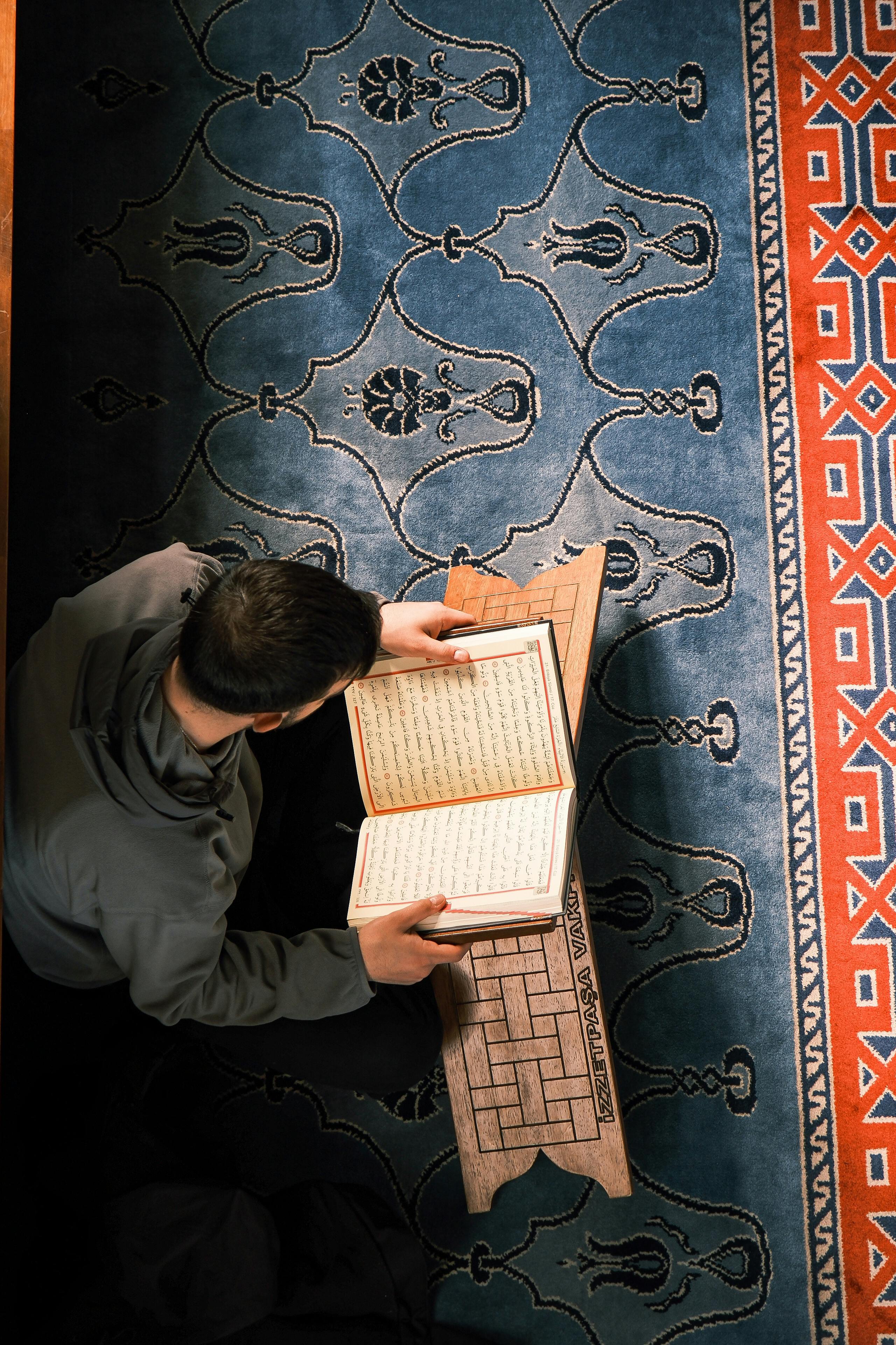 Person Reading Photos, Download The BEST Free Person Reading Stock ...