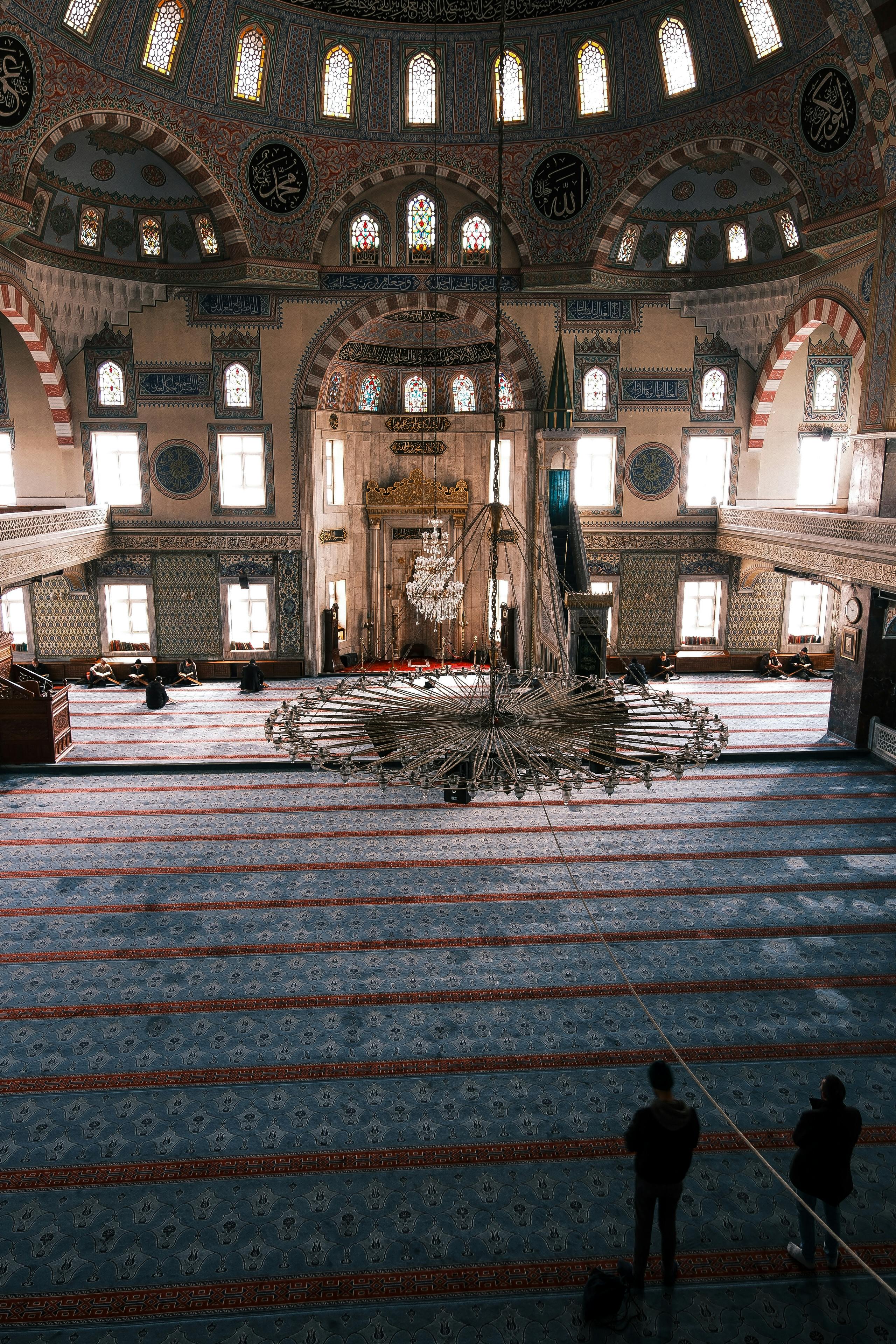Stunning Mosque Interior with Ornate Chandeliers · Free Stock Photo