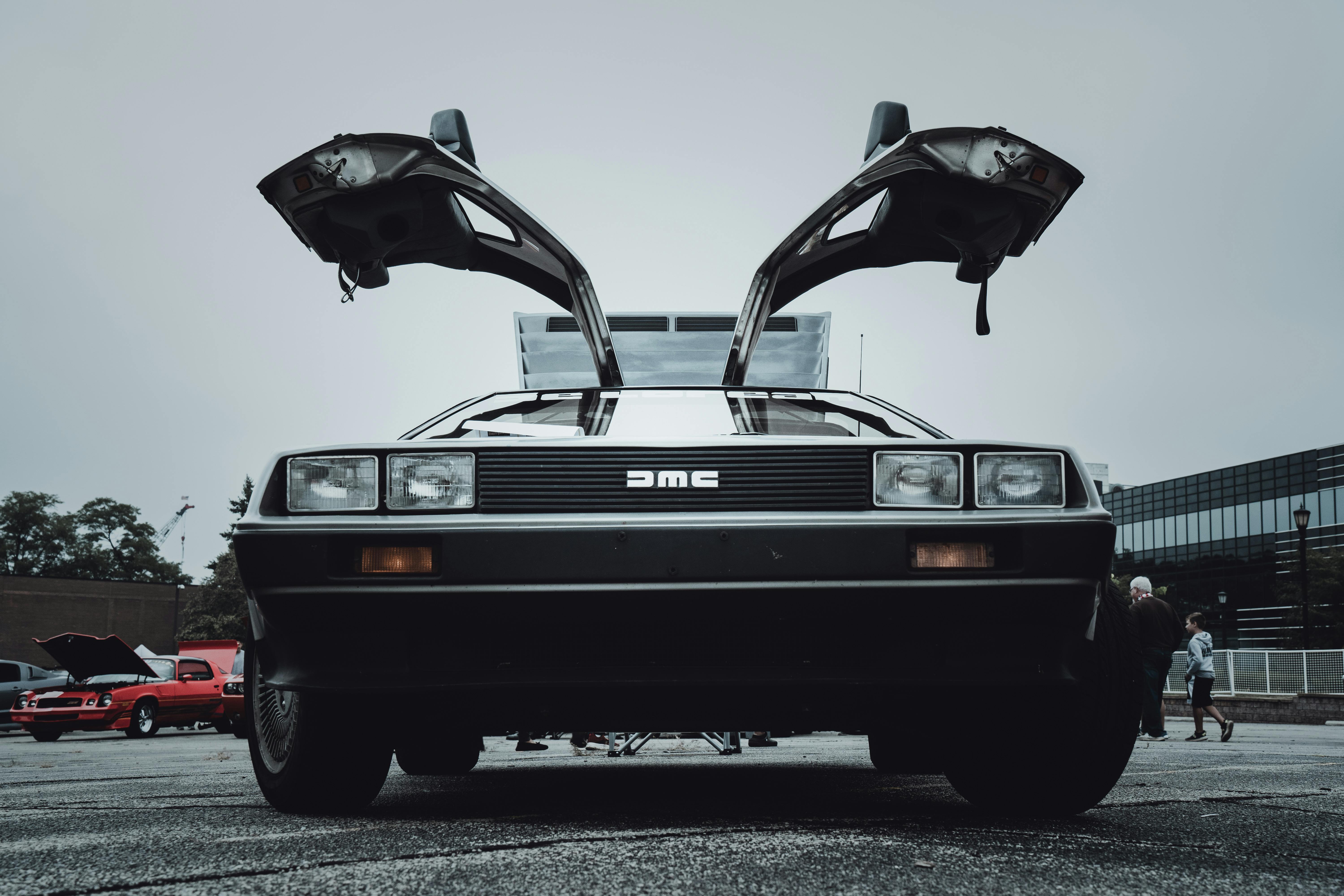 Carro De Lorean Clássico Com Portas Icônicas Gullwing · Foto ...