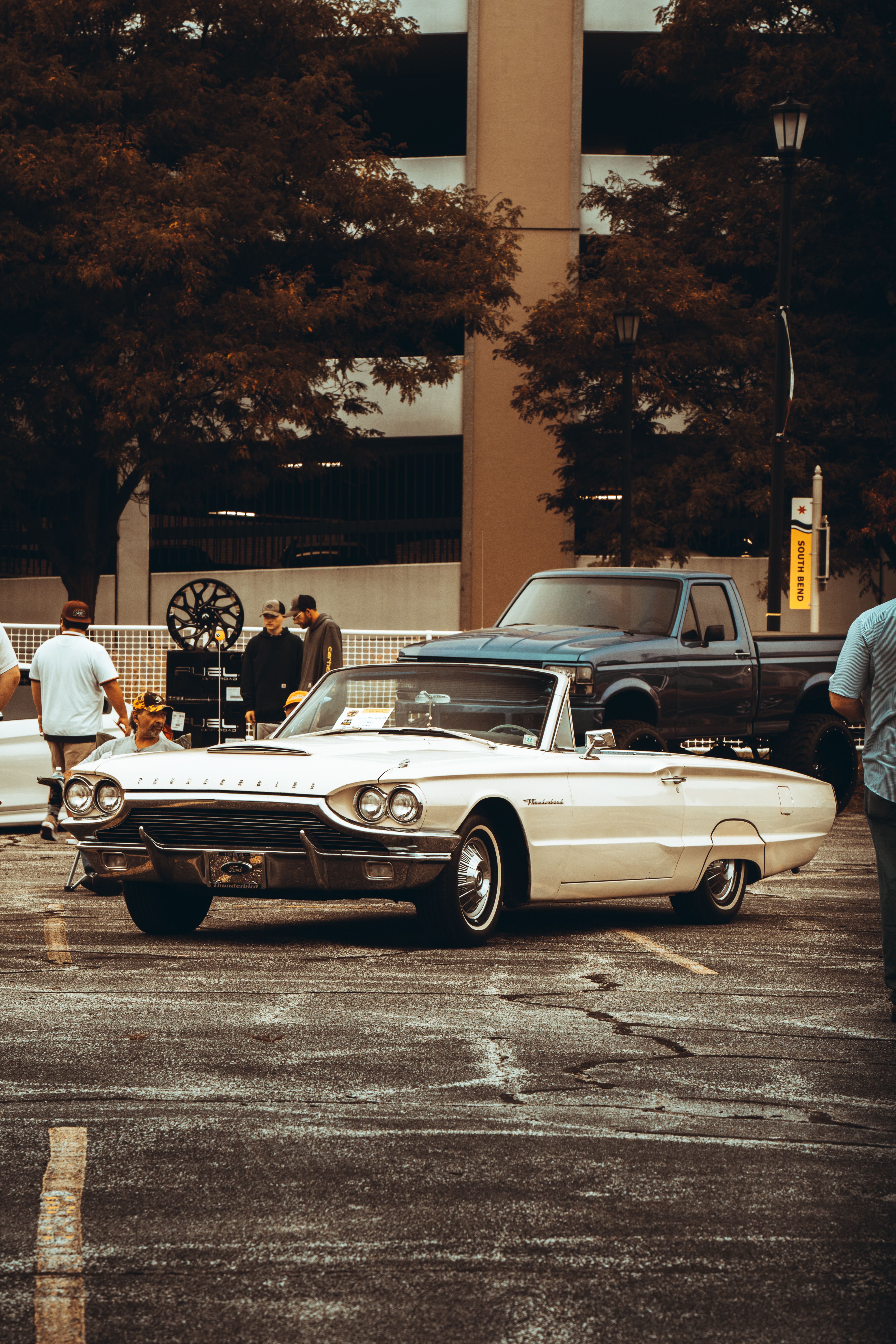 Classic American Convertible at Outdoor Car Show · Free Stock Photo