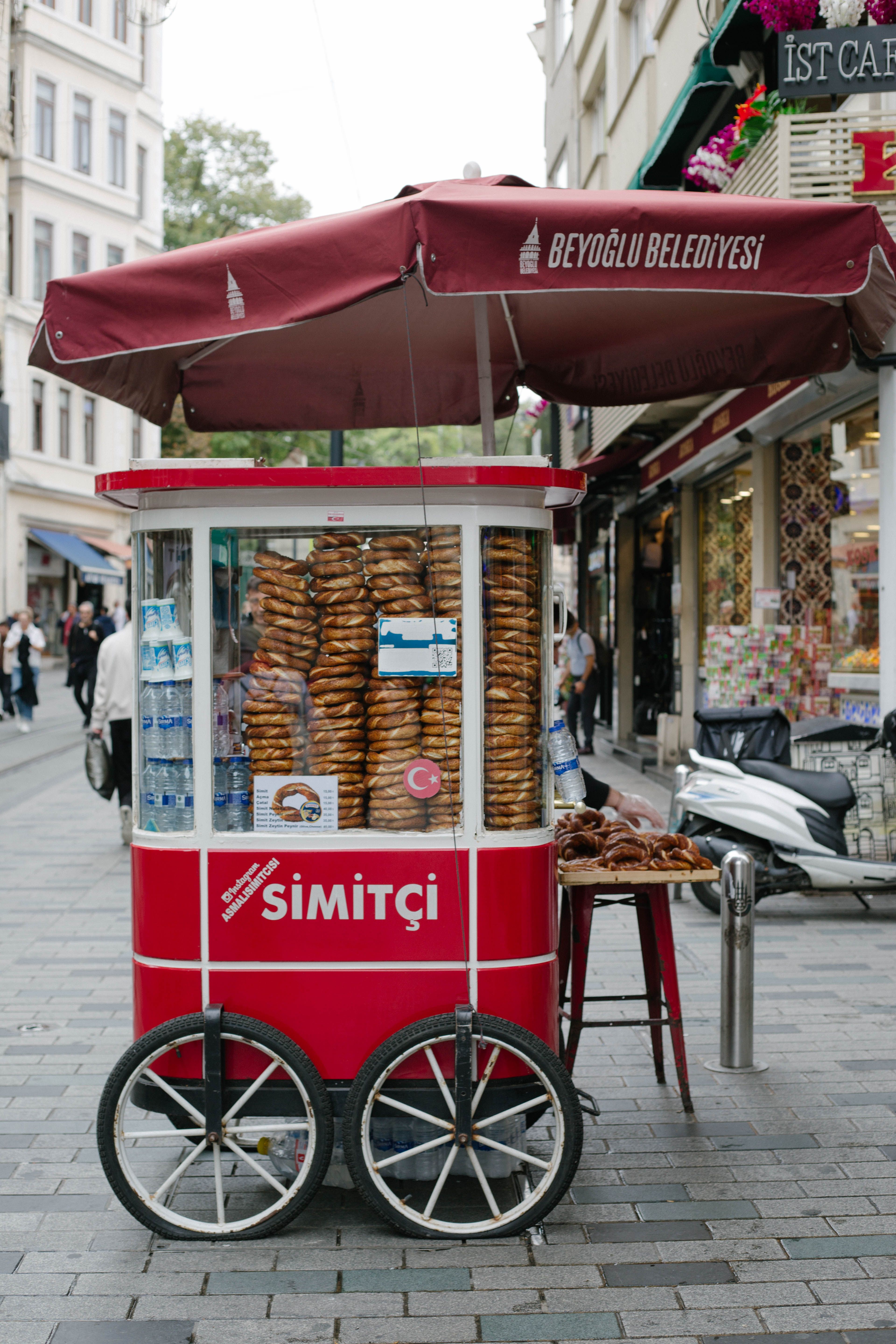 Street Simit Cart in Istanbul, Turkey · Free Stock Photo
