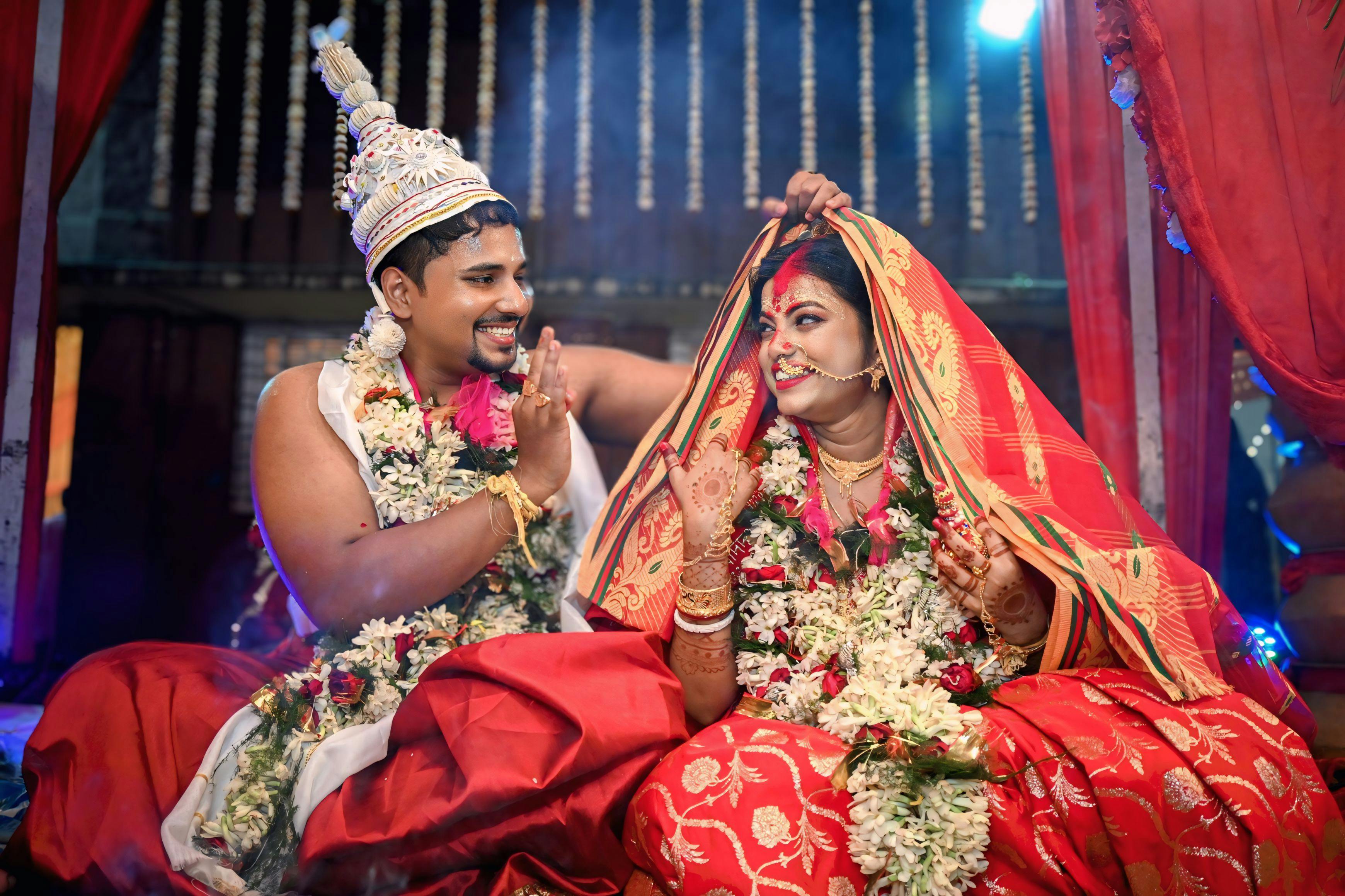 Traditional Bengali Wedding Ceremony with Bride and Groom · Free Stock ...