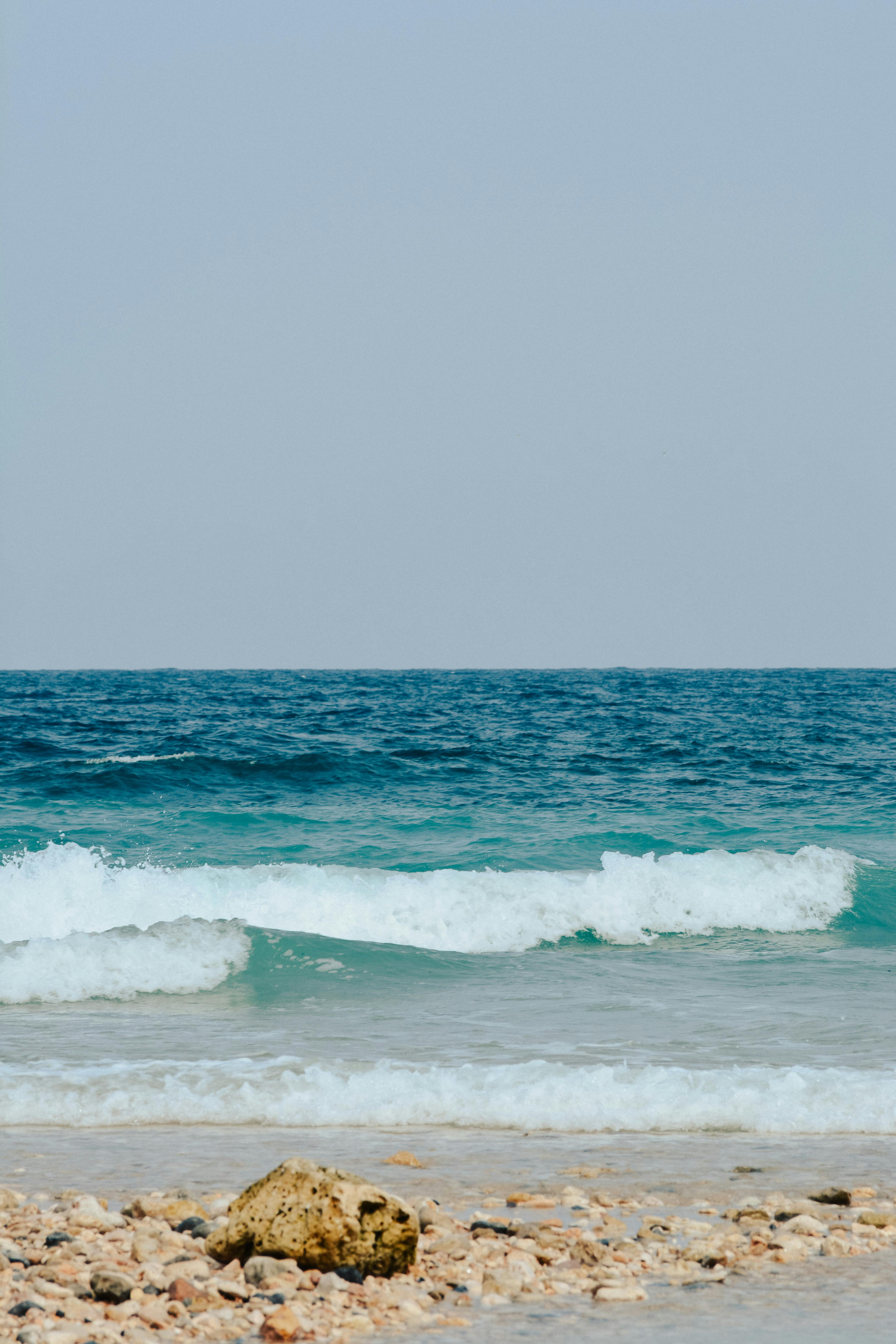 Serene Beach Waves at Muscat, Oman Coastline · Free Stock Photo