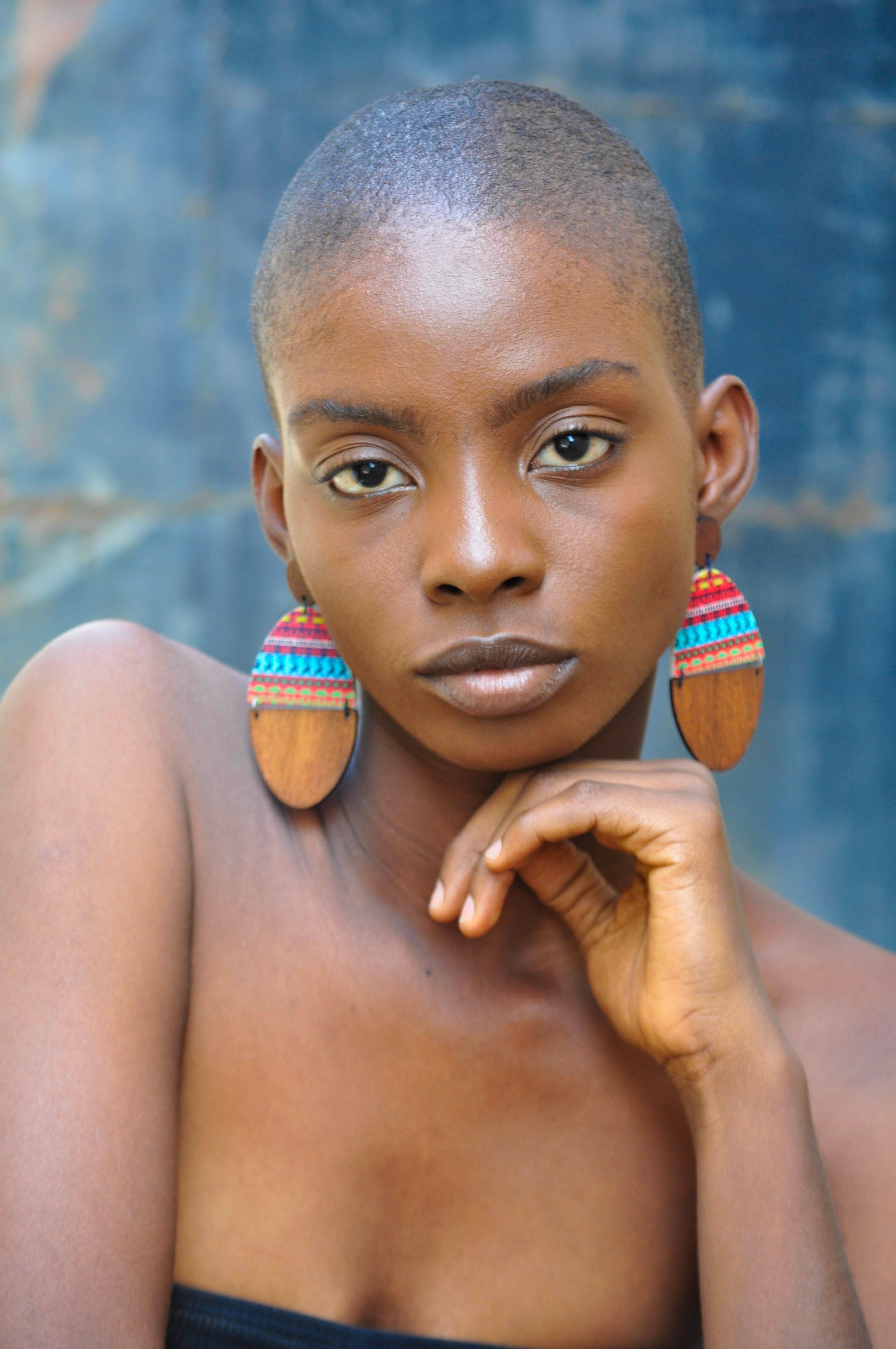 Elegant Portrait of a Confident Woman with Statement Earrings · Free ...