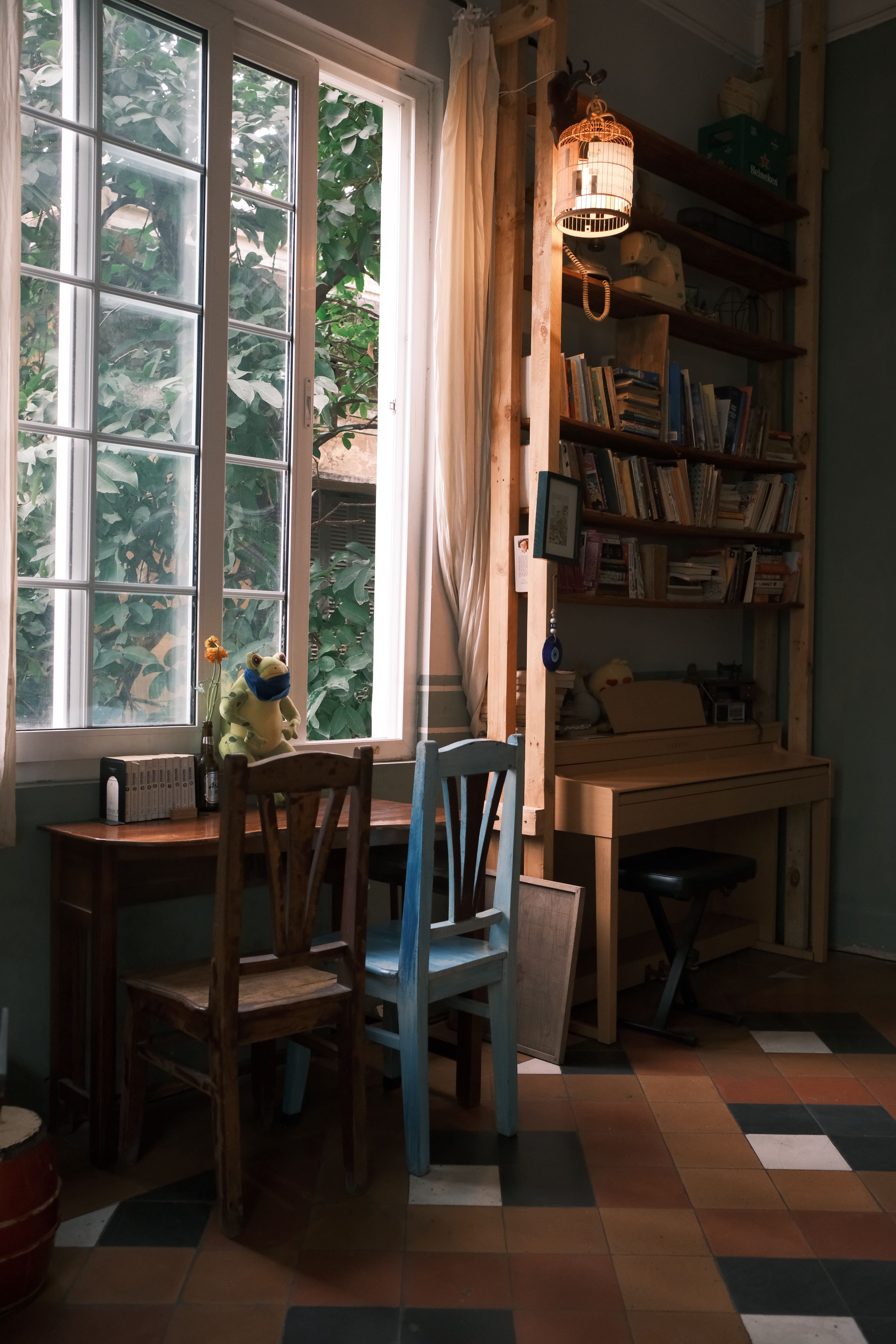 Cozy Reading Nook in Hanoi Cafe · Free Stock Photo