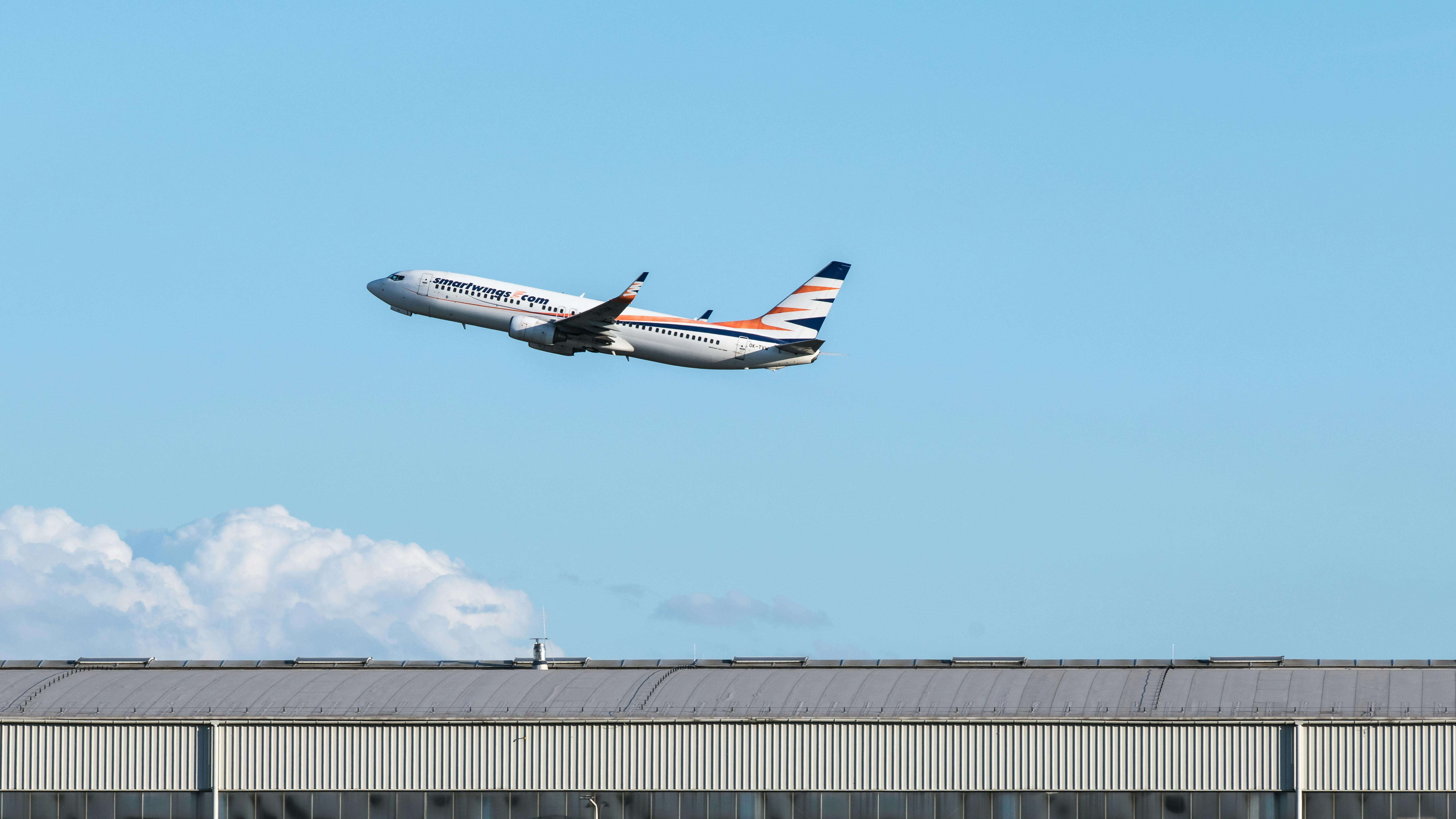 Aeroplane With Building Photos, Download The BEST Free Aeroplane With ...