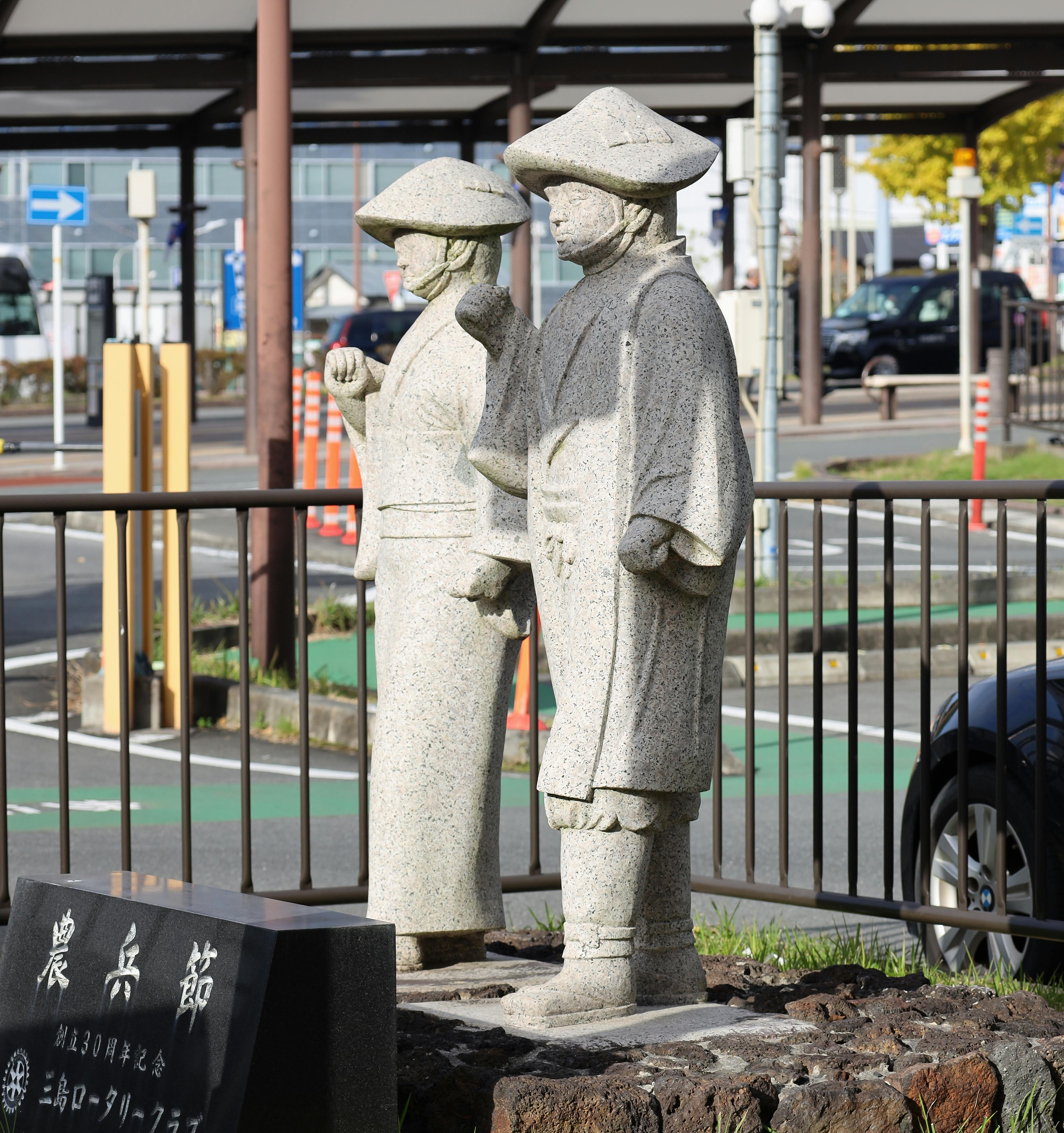 Traditional Japanese Stone Statues in Urban Setting · Free Stock Photo