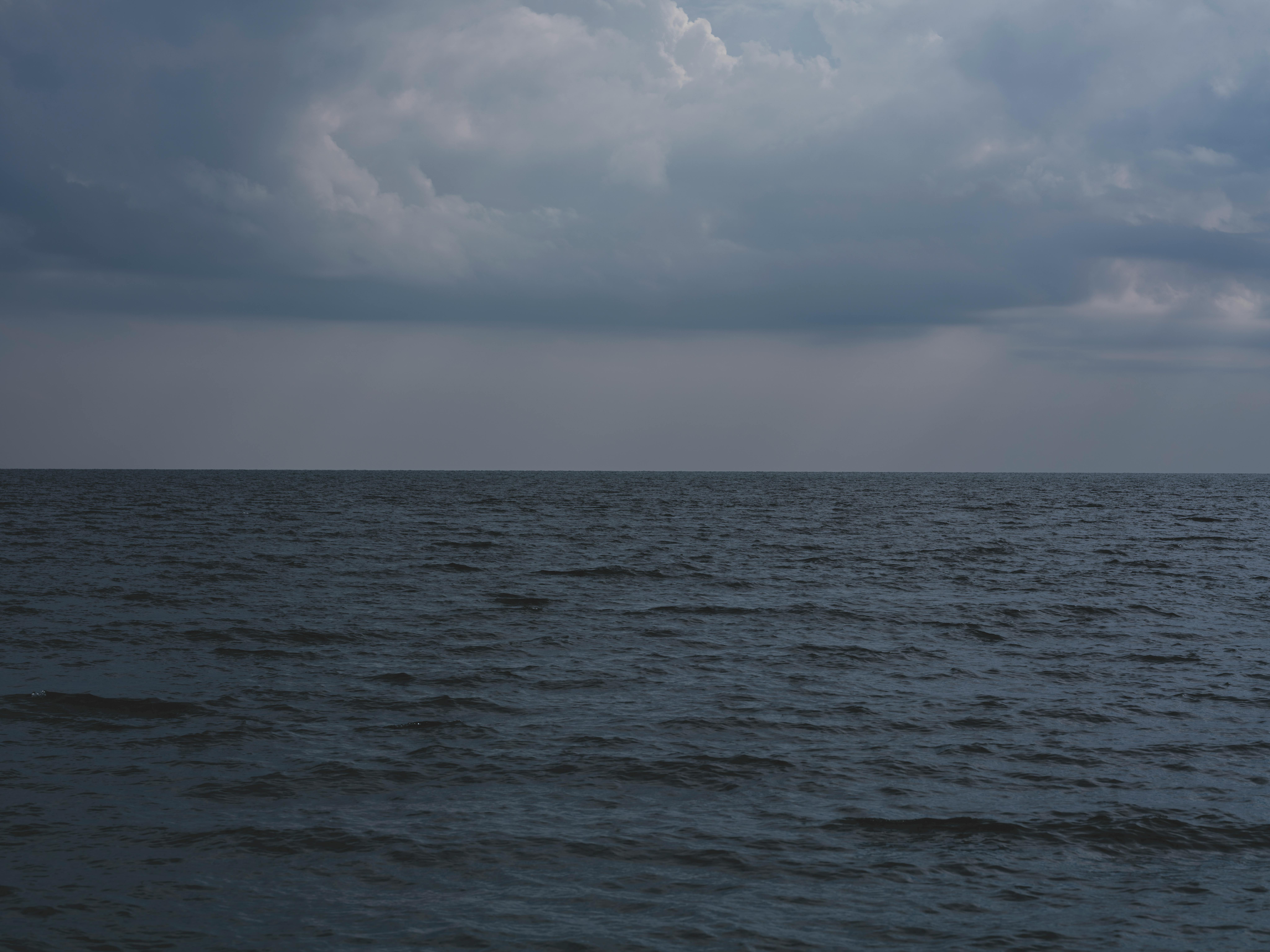 Dramatic Cloudy Ocean Seascape Horizon View · Free Stock Photo