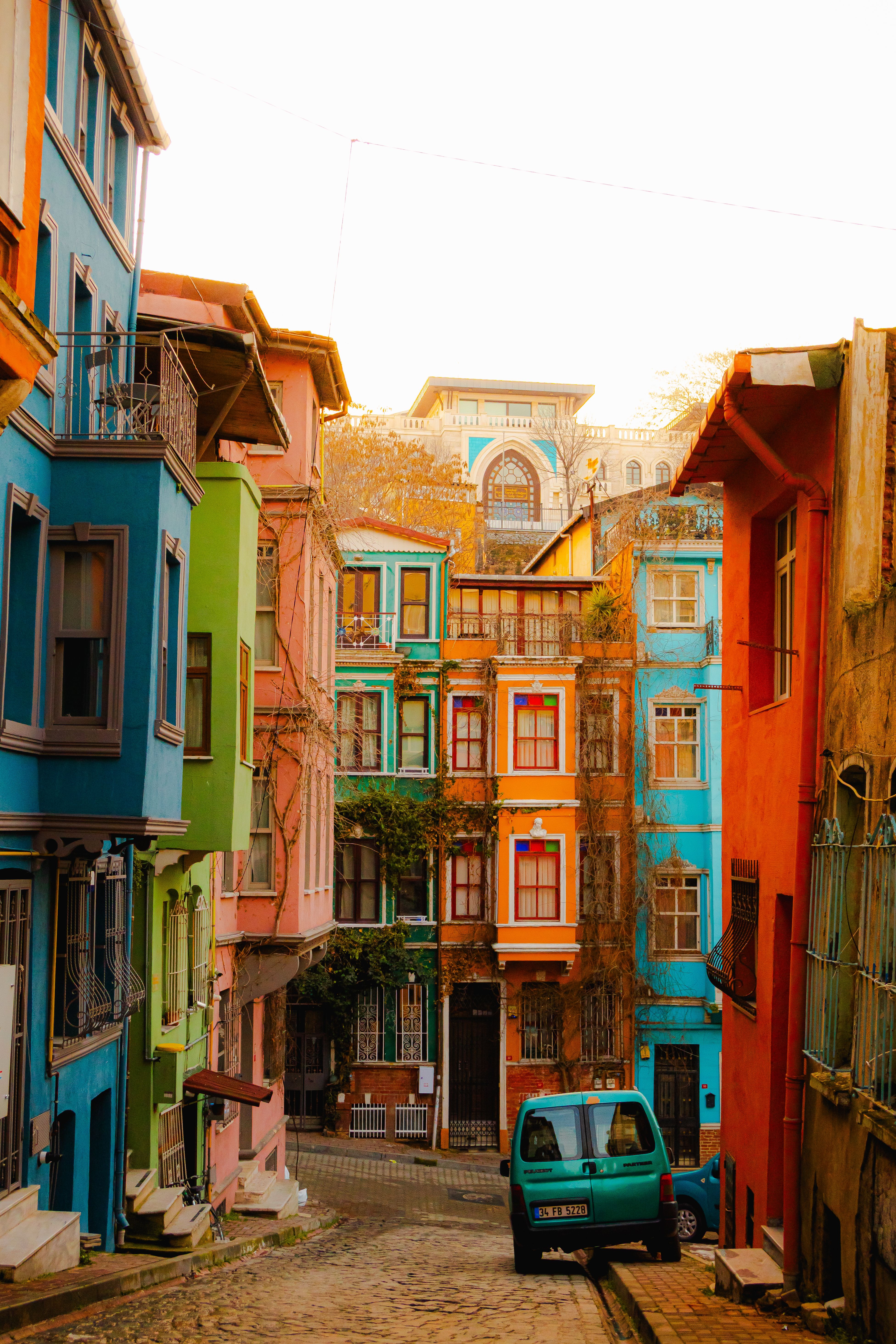 Vibrant Colored Houses in Balat, Istanbul · meta.free_stock.photo