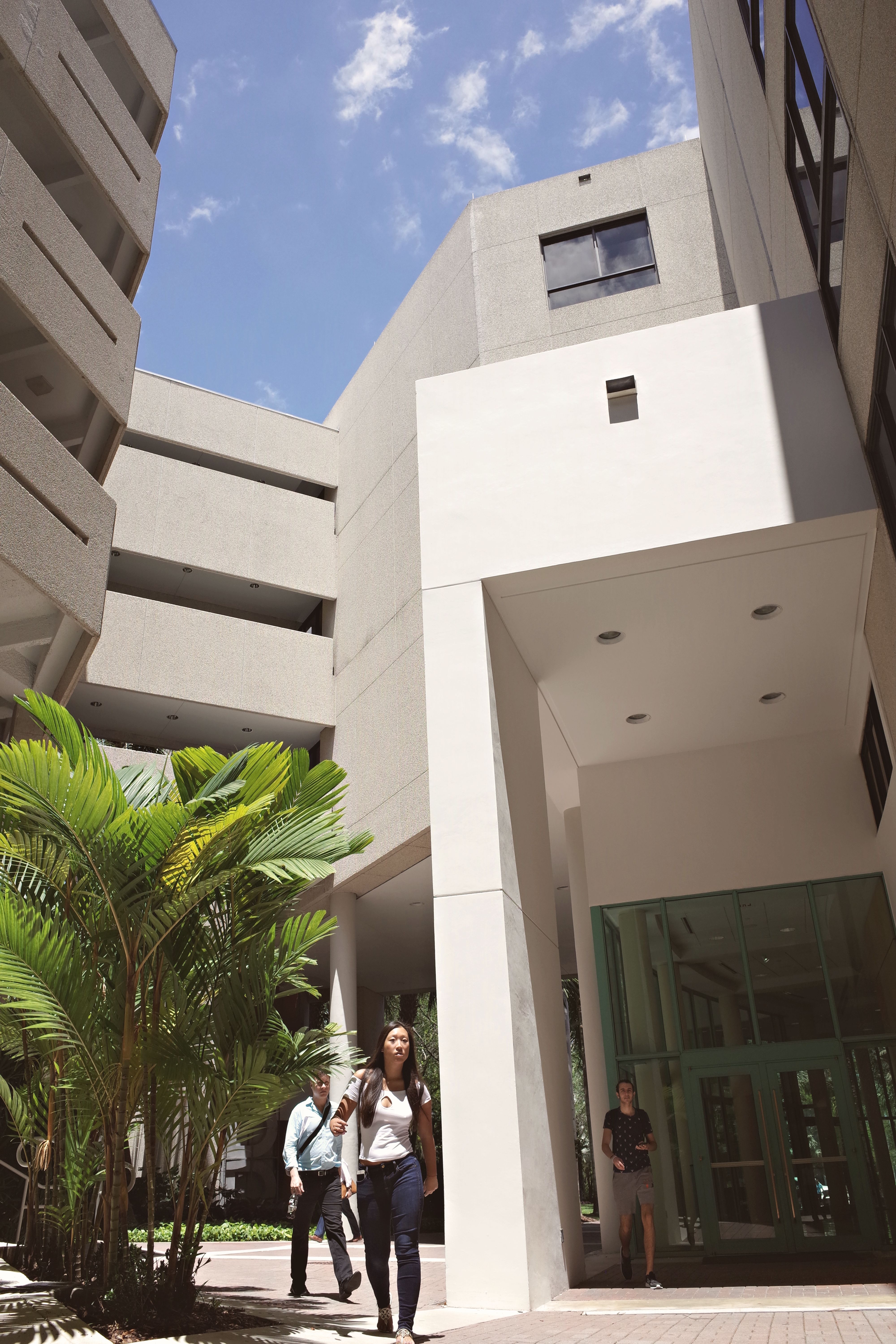 University Campus Scene in Coral Gables, FL · Free Stock Photo