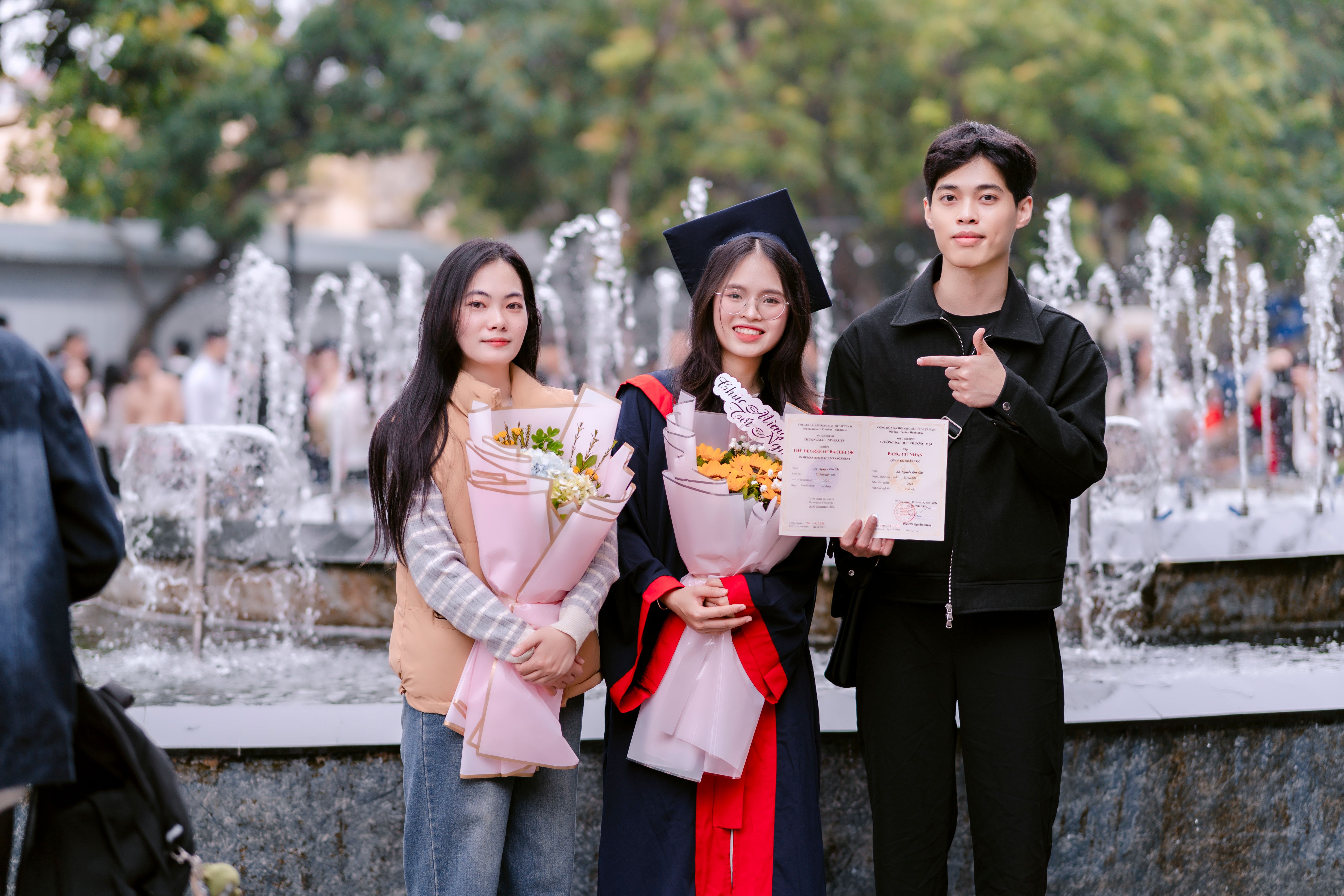 Outdoor Graduation Celebration with Friends · Free Stock Photo