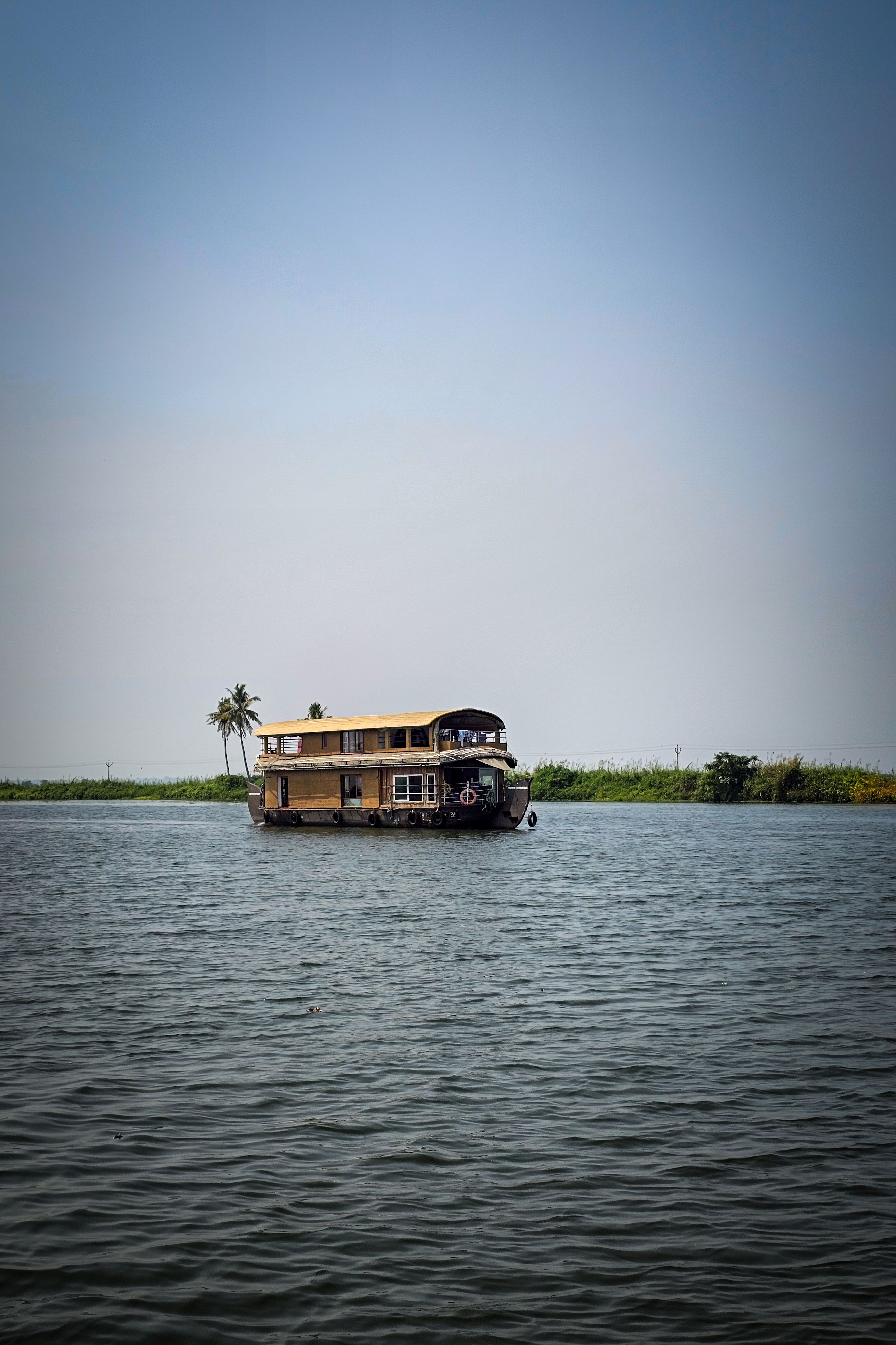 Scenic Houseboat on Alappuzha Backwaters · Free Stock Photo
