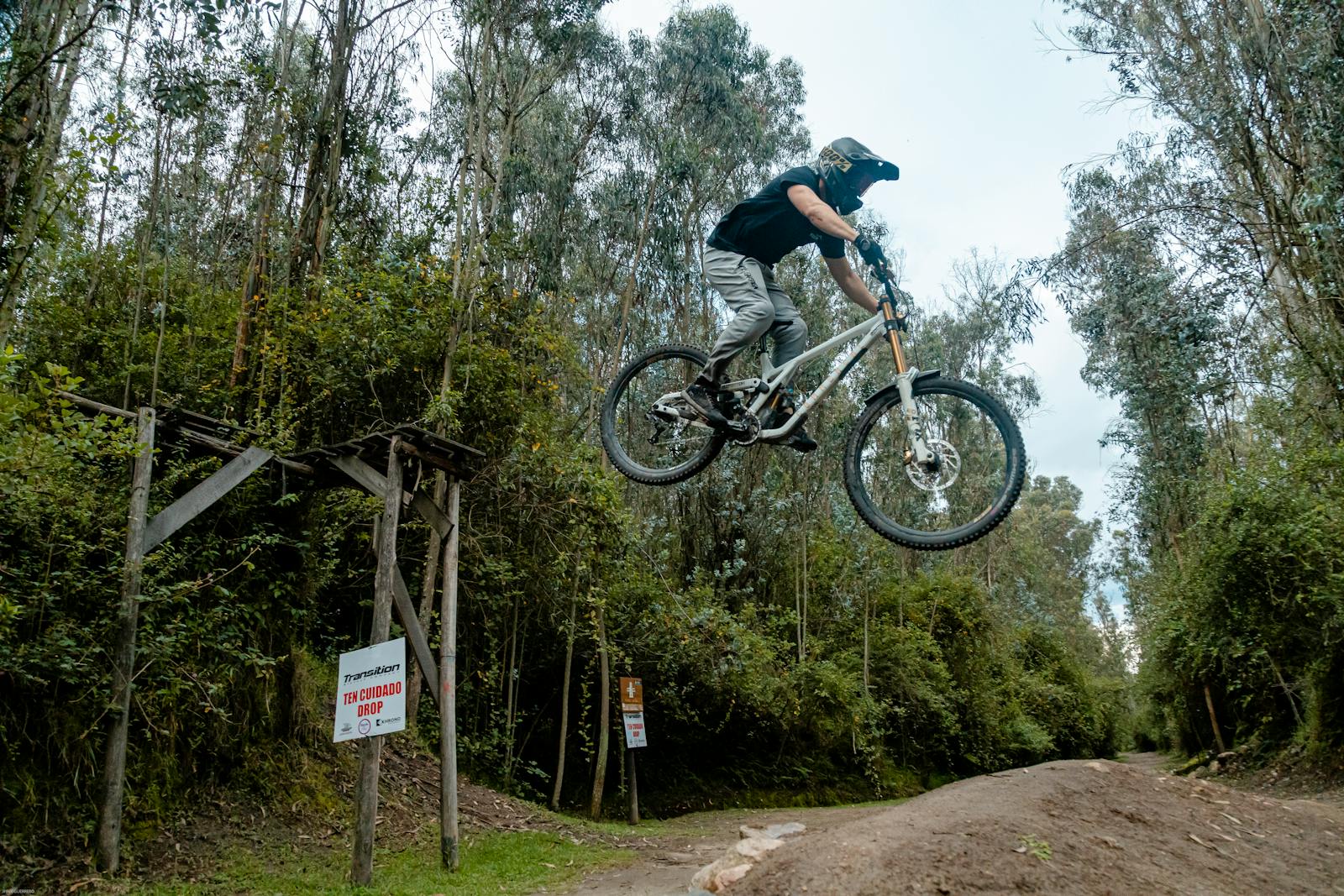 Bike Streetpost Photos, Download The BEST Free Bike Streetpost Stock ...