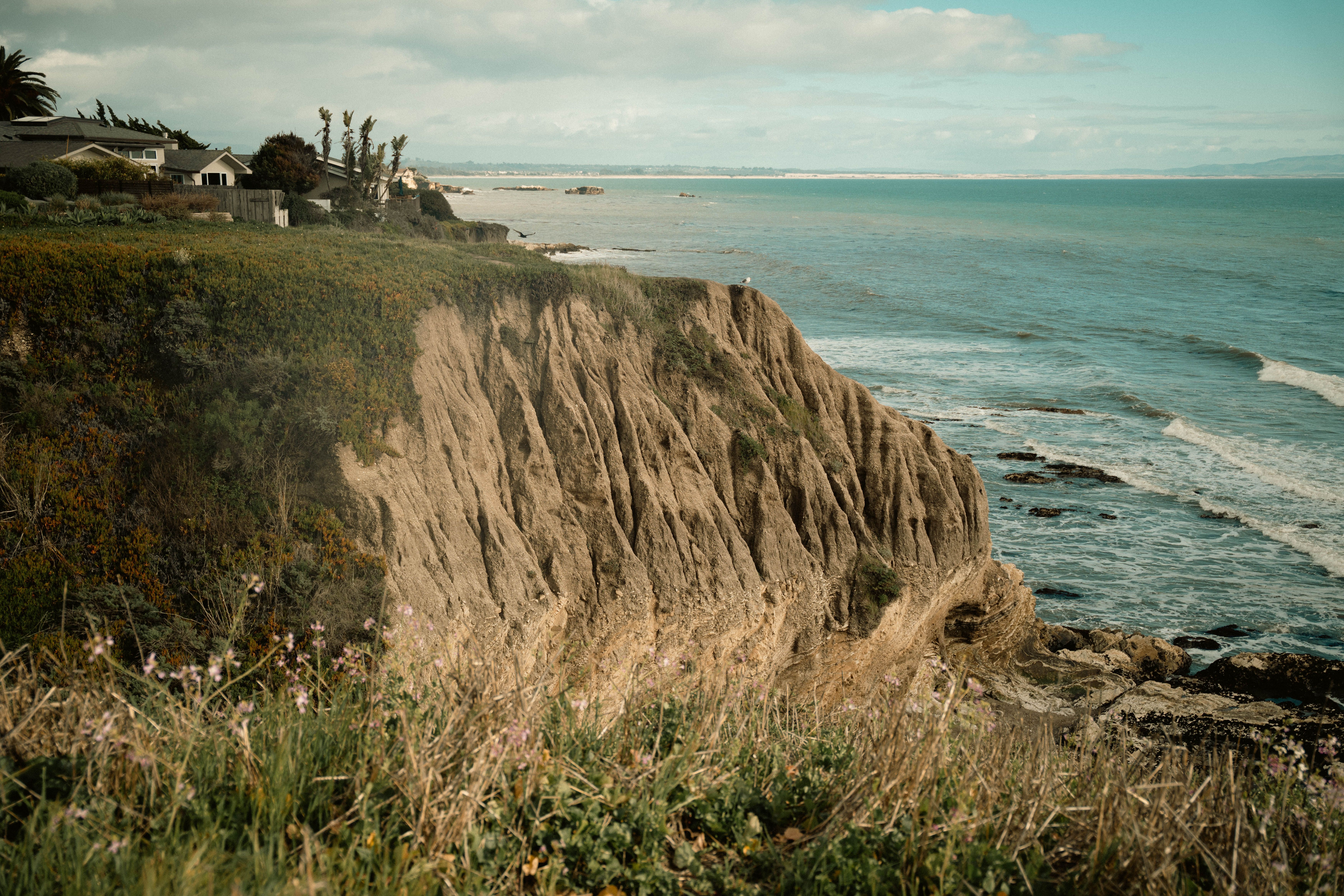 Scenic Coastal Cliffs Overlooking the Ocean · Free Stock Photo