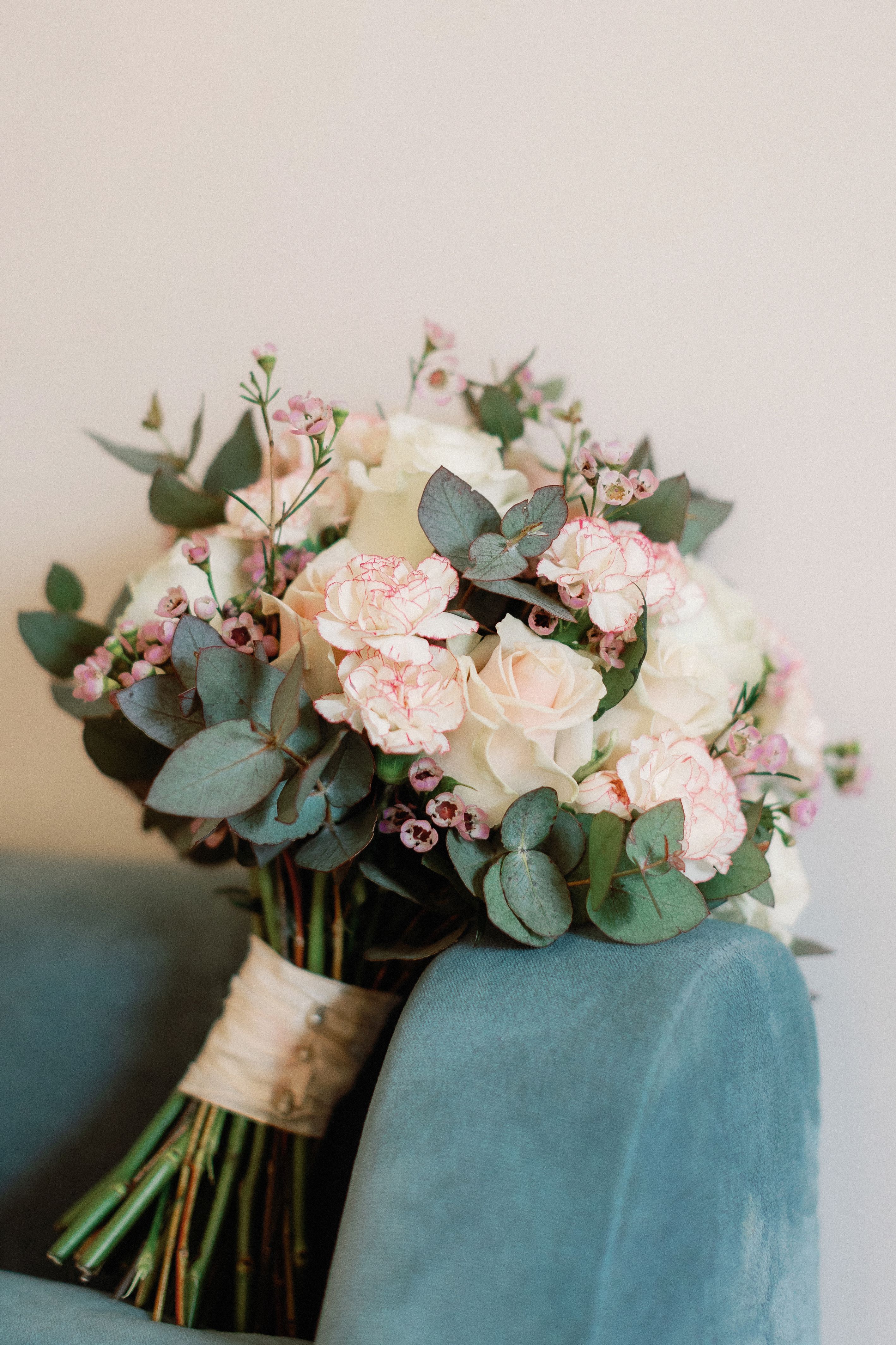 Elegant bouquet of flowers on couch · Free Stock Photo