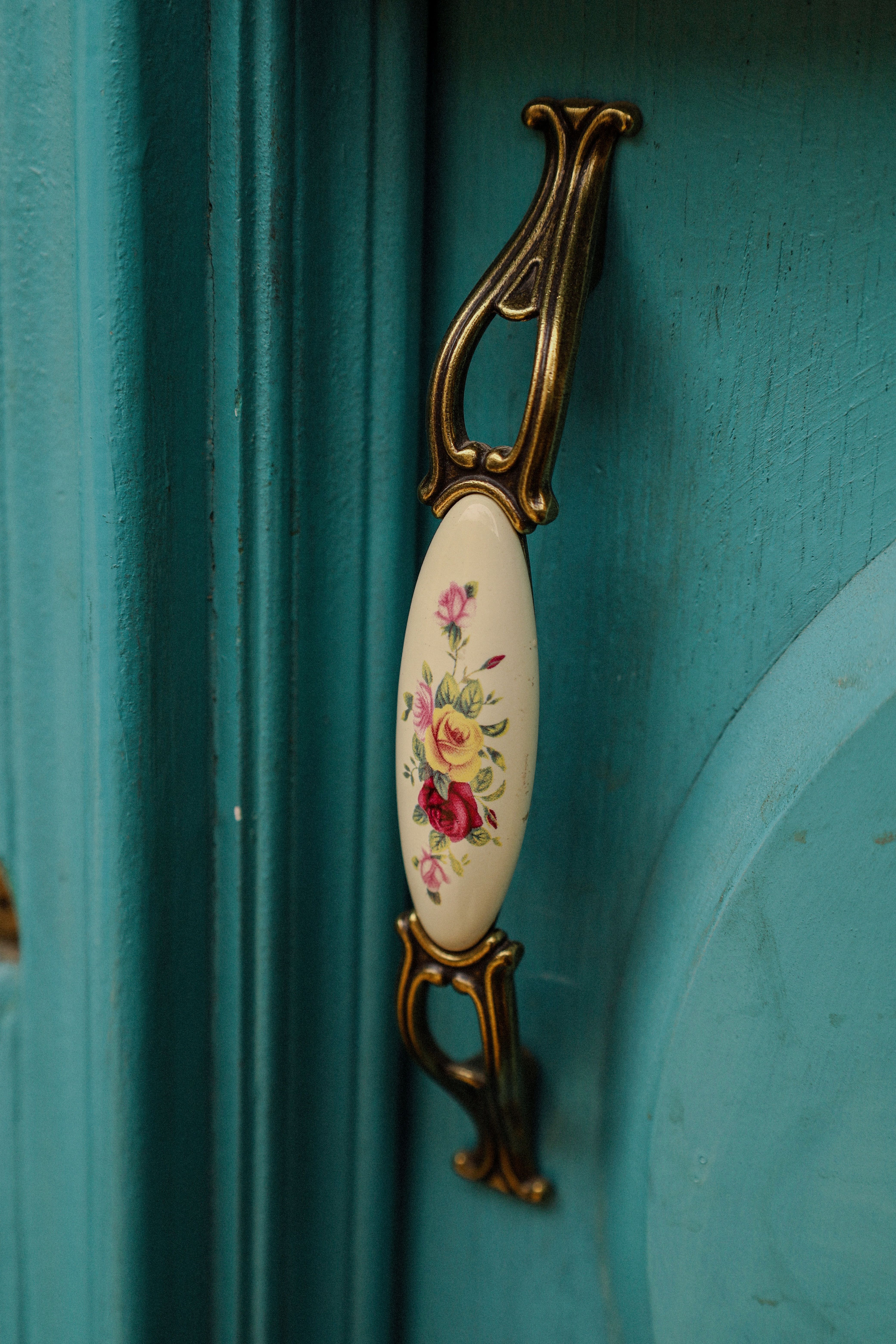 Elegant Vintage Door Handle with Floral Design · Free Stock Photo
