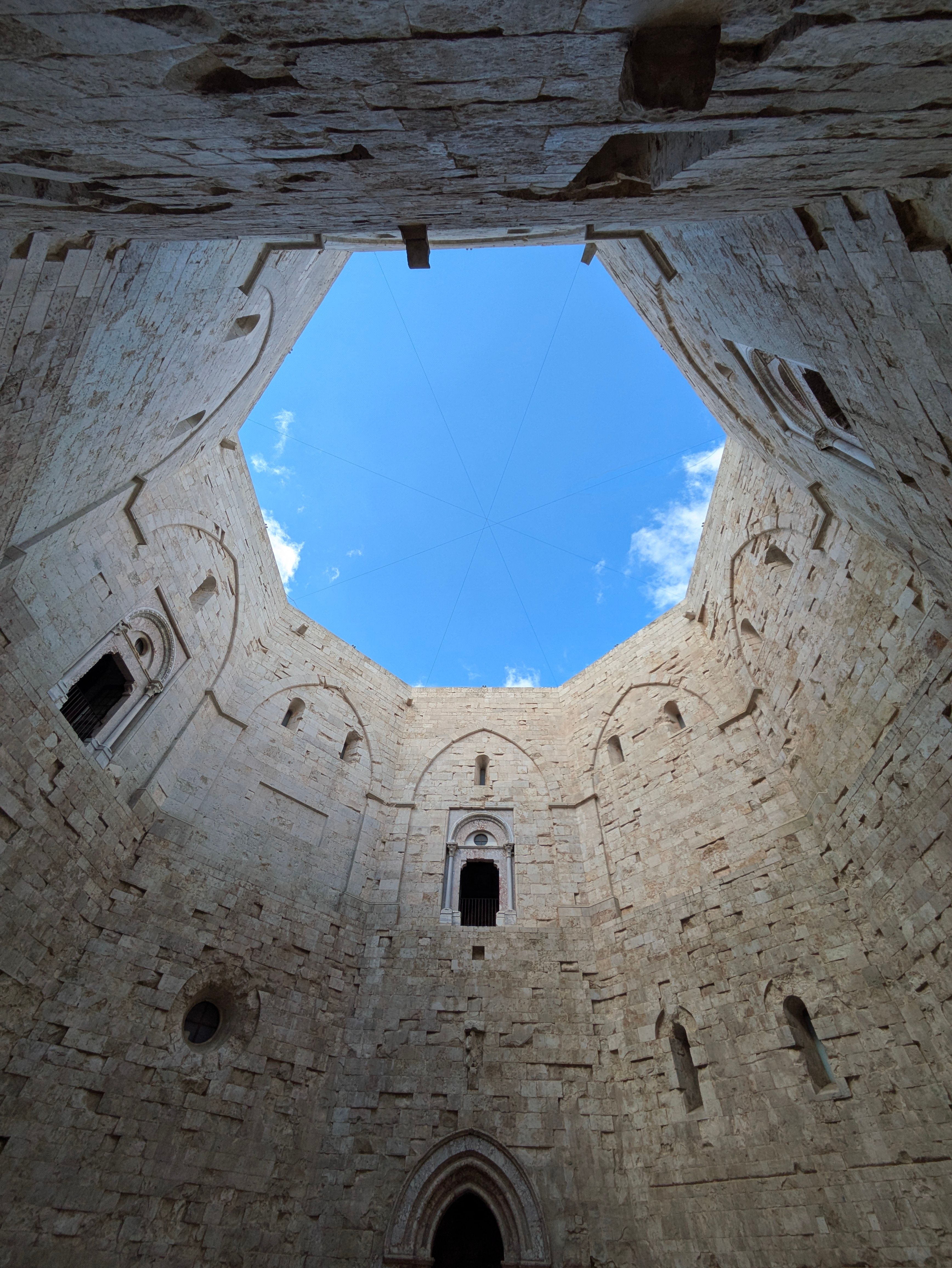 Vue Majestueuse De L'intérieur De Castel Del Monte · Photo gratuite